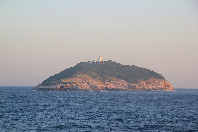 Ilha Rasa (Farol)