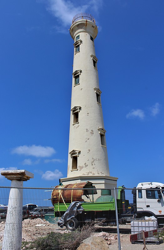 Faro California, Aruba