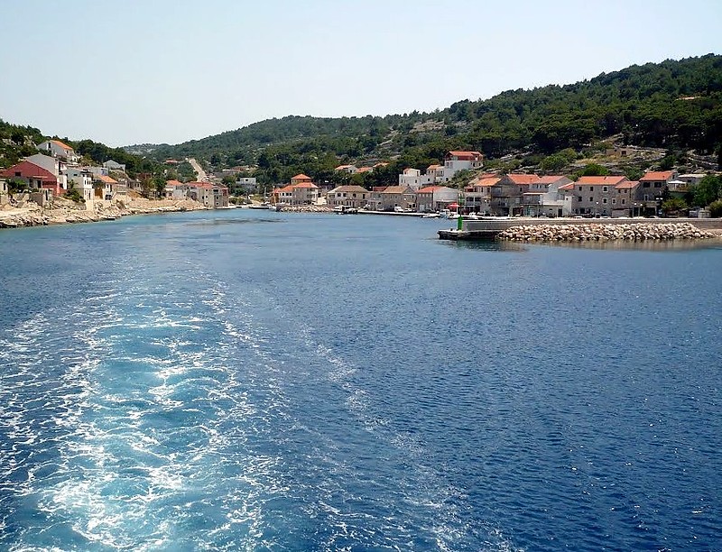 Muna Breakwater head Light