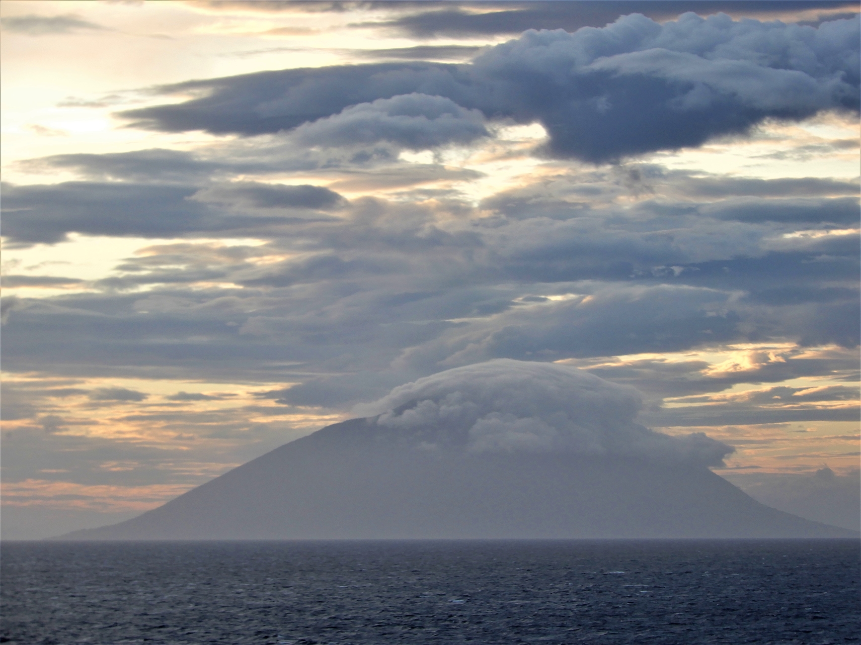 Tolokiwa (Lottin) | island