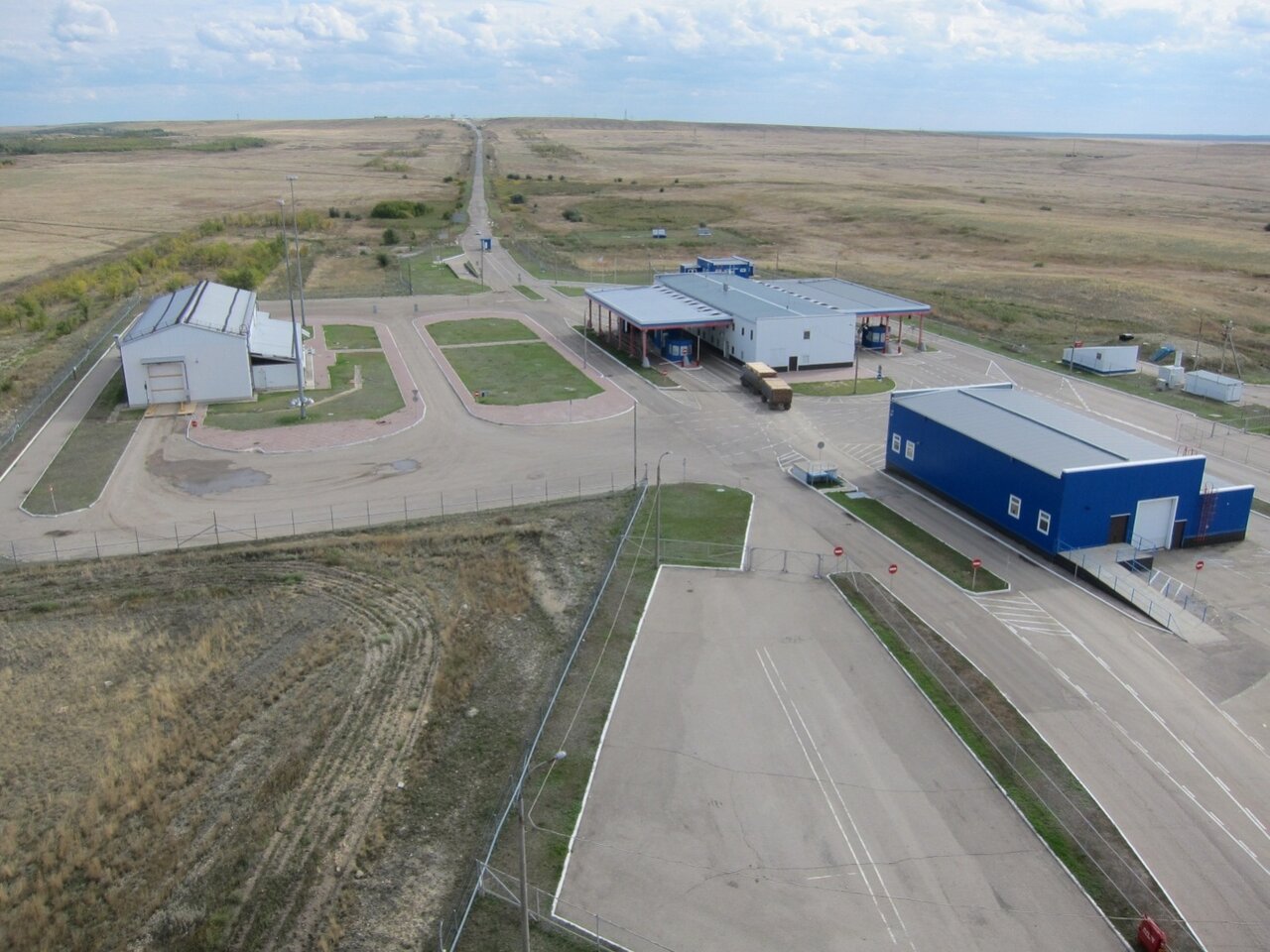 Ozinki, Russian road crossing border point | border checkpoint, fenced area