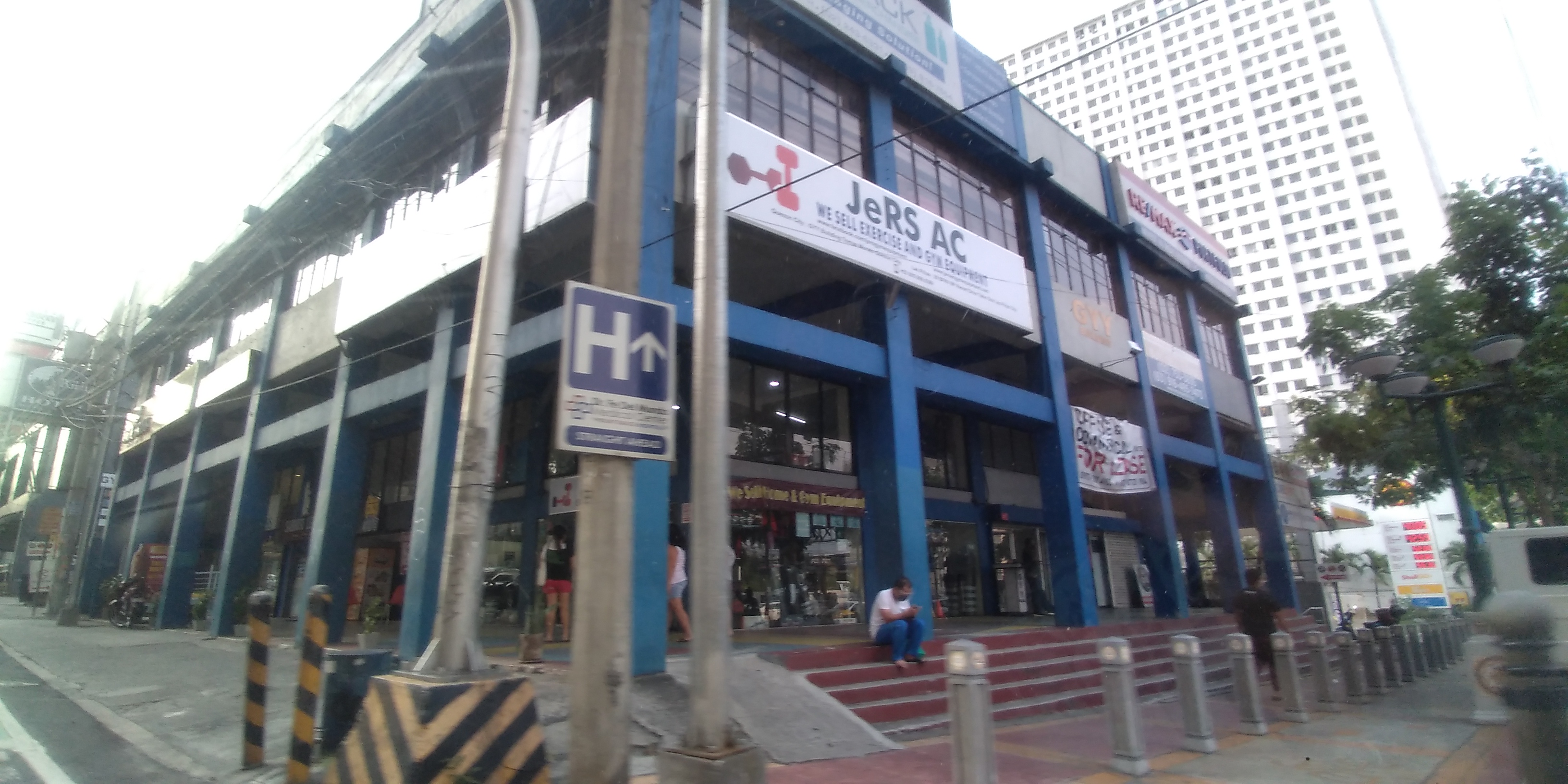 Commercial Building - Quezon City