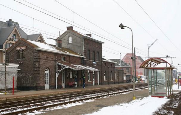 Stationsgebouw Herzele | beschermd gebouw, 19e eeuwse constructie ...