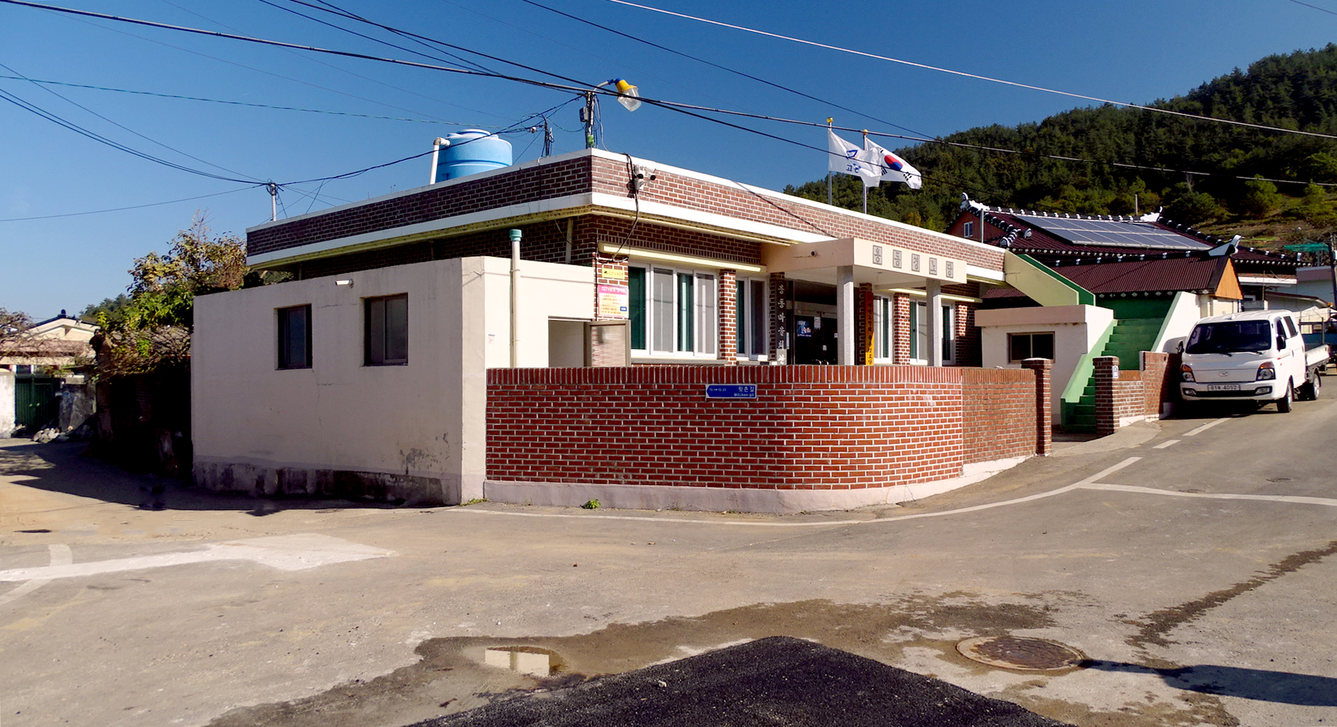 Yongdong Men's Senior Center