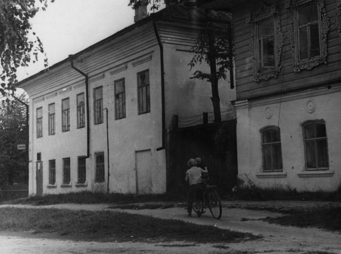 Police Station - Lukh | Classicism, listed building / architectural ...