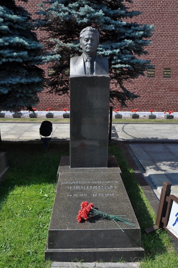 Konstantin Chernenko grave - Moscow | bust (sculpture)