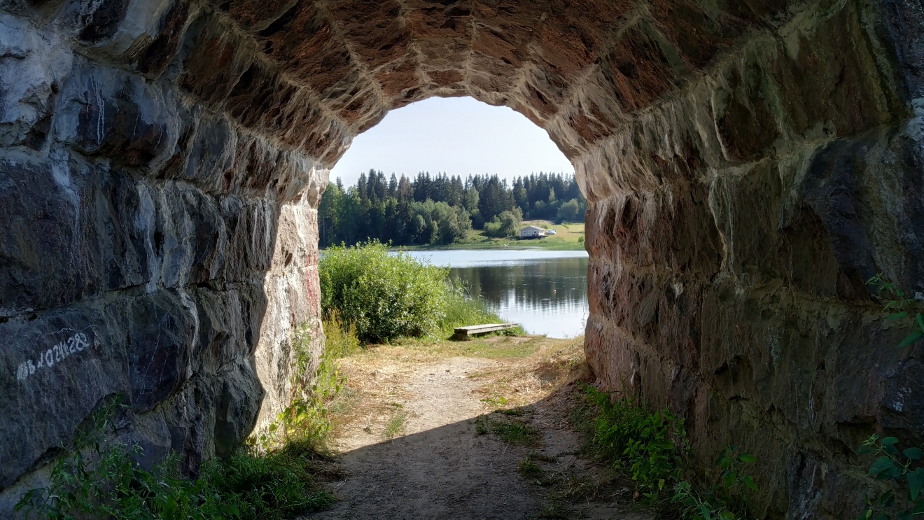 Каменный железнодорожный мост