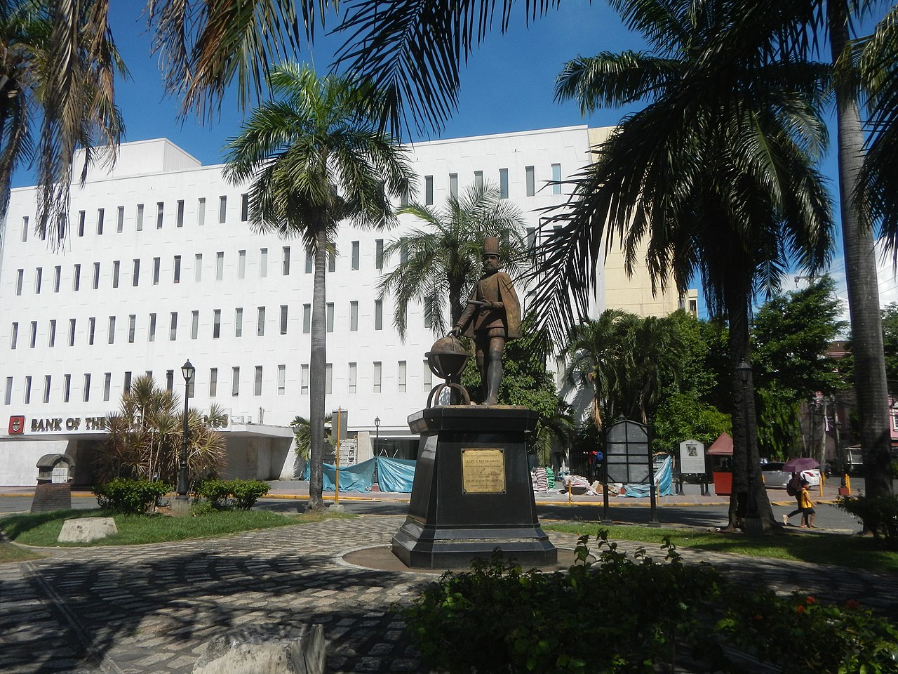 Estatua ni Haring Felipe II ng Espanya - Maynila