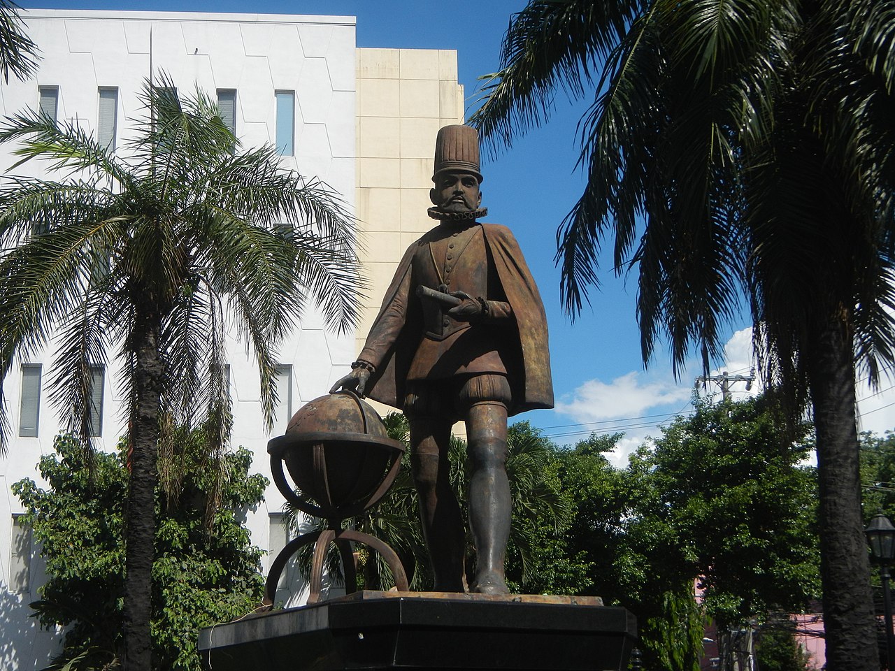 Estatua ni Haring Felipe II ng Espanya - Maynila