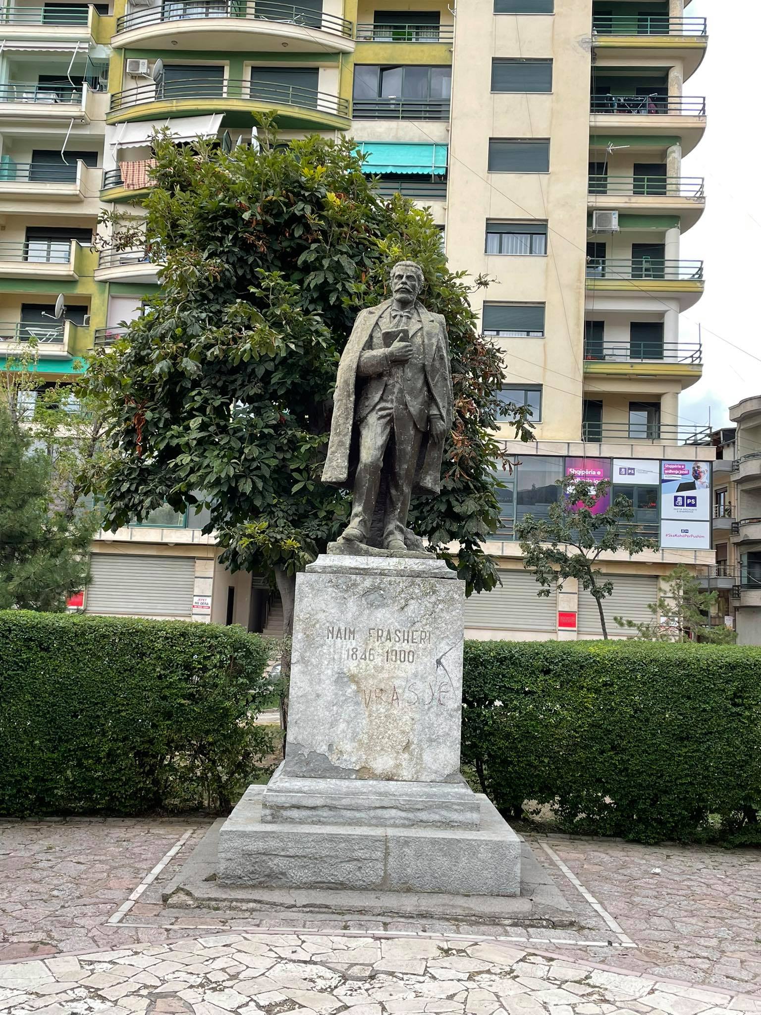 Statue of Naim Frashëri - Korçë