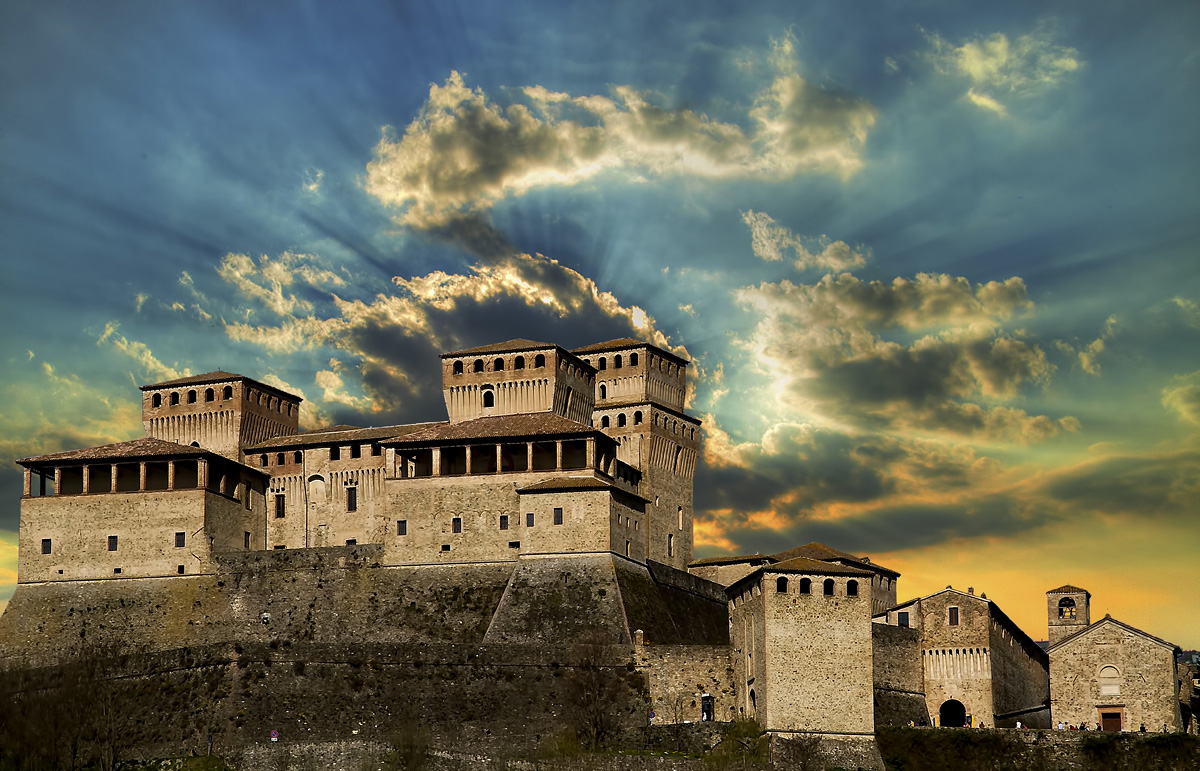 Château de Torrechiara (ЗАМОК ТОРРЕКЬЯРА) - Torrechiara