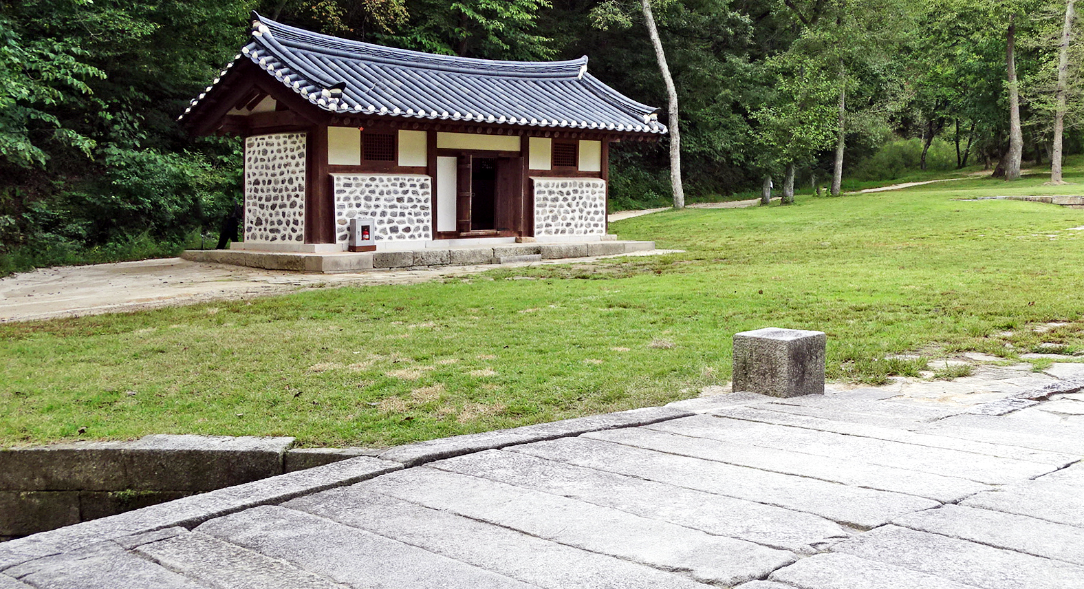 Yeongreung (King Hyojong) Suragak - Yeoju