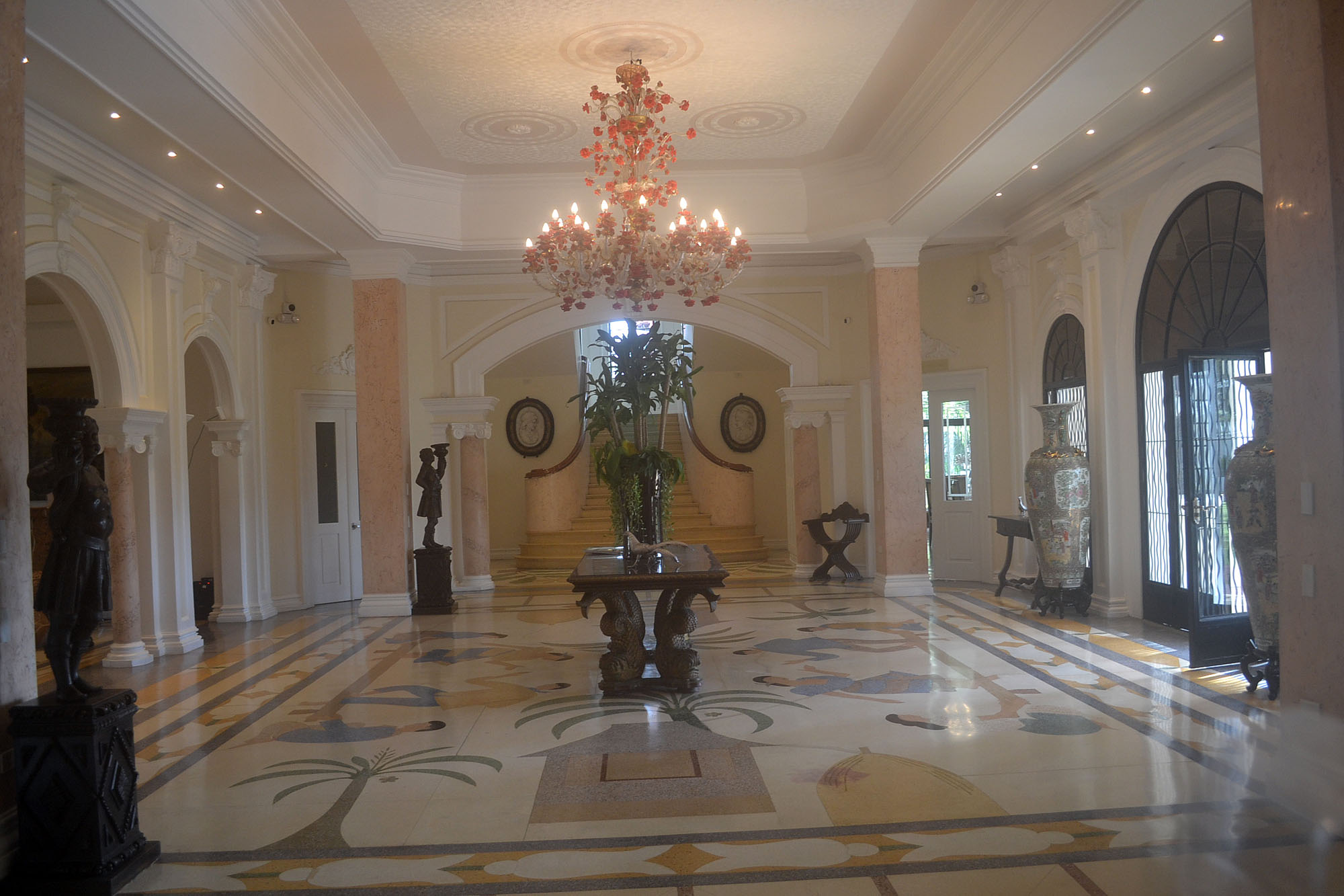 Villaroman Mansion - Parañaque