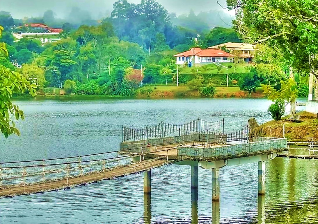 Ponte de Pedestres do Lago Javary (demolida) - Miguel Pereira