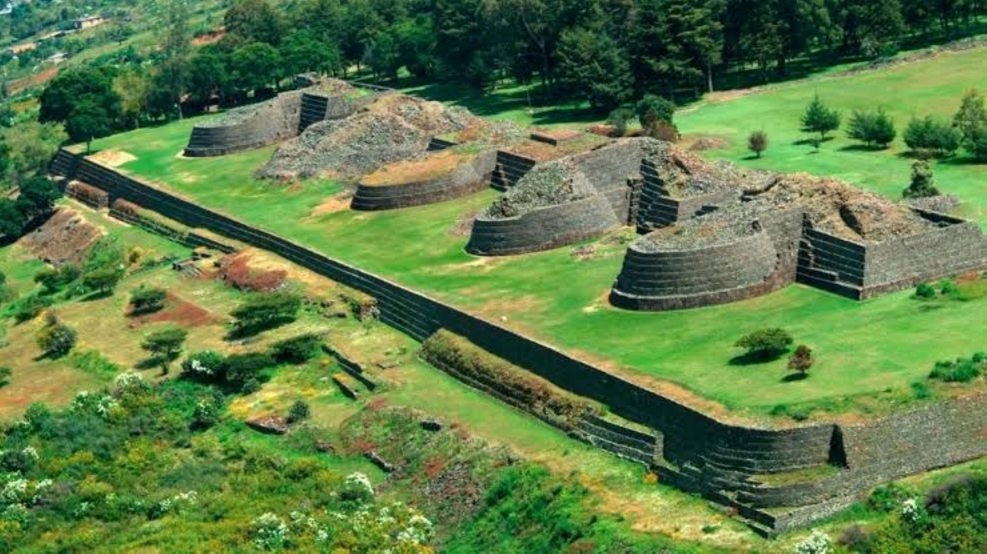 'Las Yácatas' Zona Arqueológica