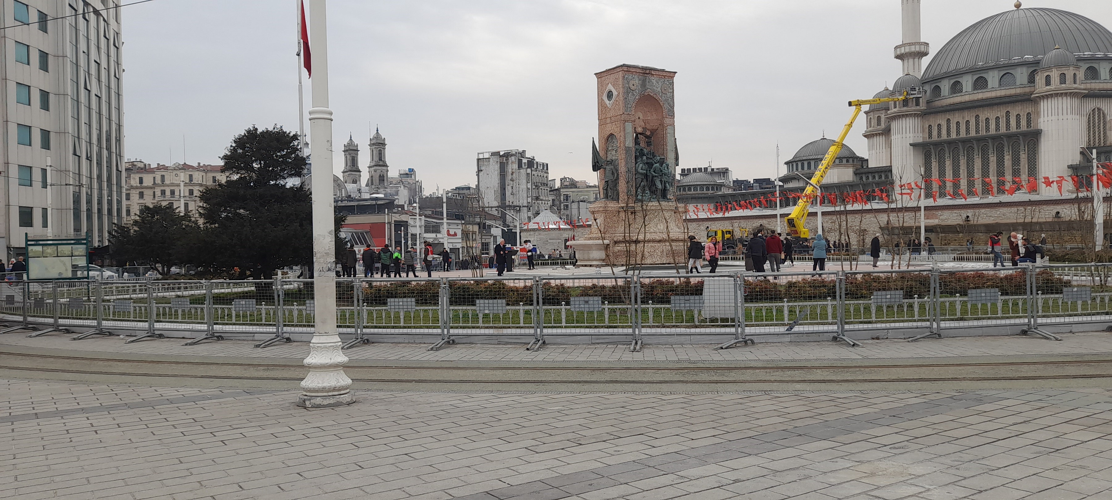 Republic Monument - Istanbul Metropolitan Municipality