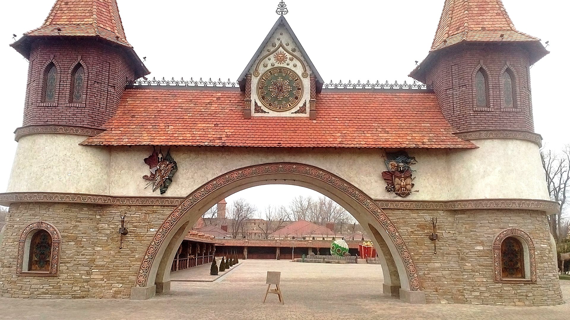 Entry gate - Staraya Stanitsa