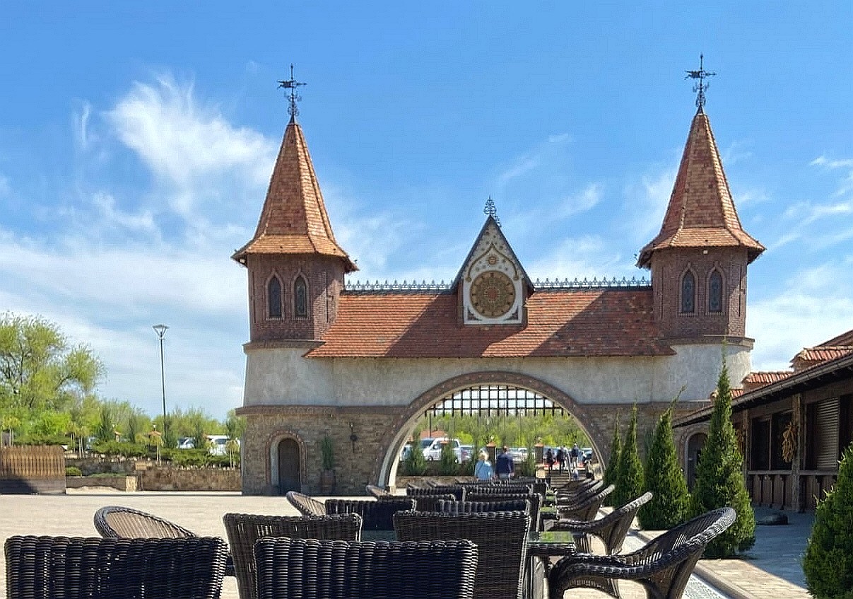 Entry gate - Staraya Stanitsa