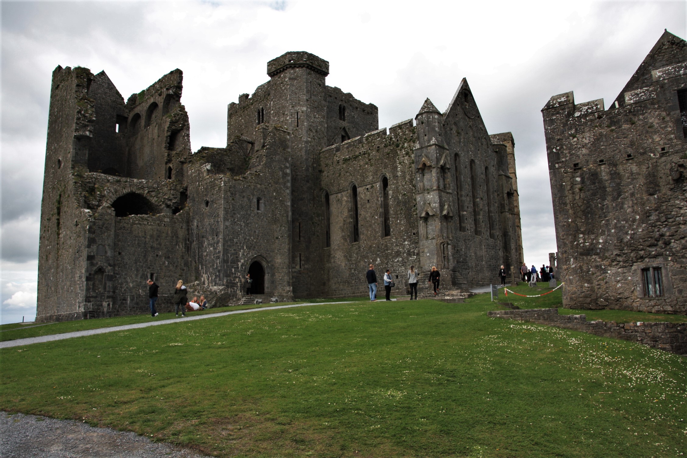 Rock of Cashel (Carraig Phadraig) - Кашел