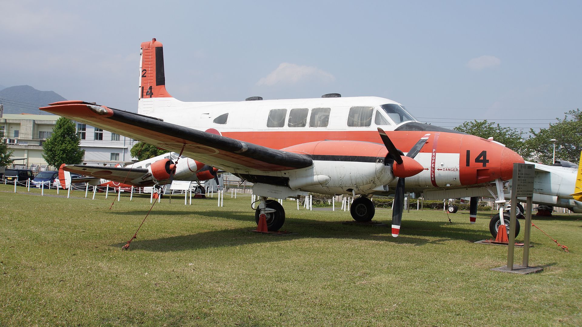 Beech A65 Queen Air - Kanoya
