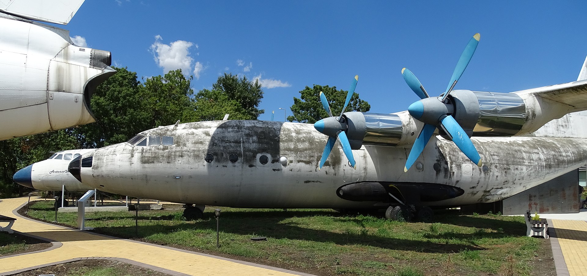 Antonov An-12 - Burgas
