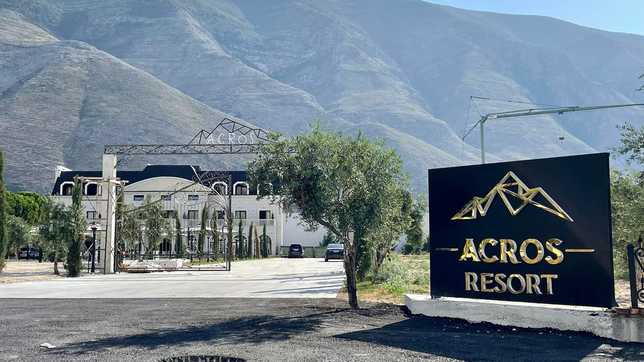 Acros Resort