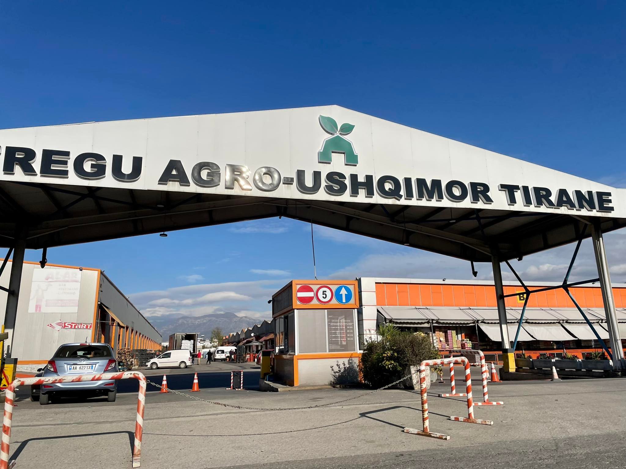 Tregu Agro-Ushqimor Tiranë - Tiranë