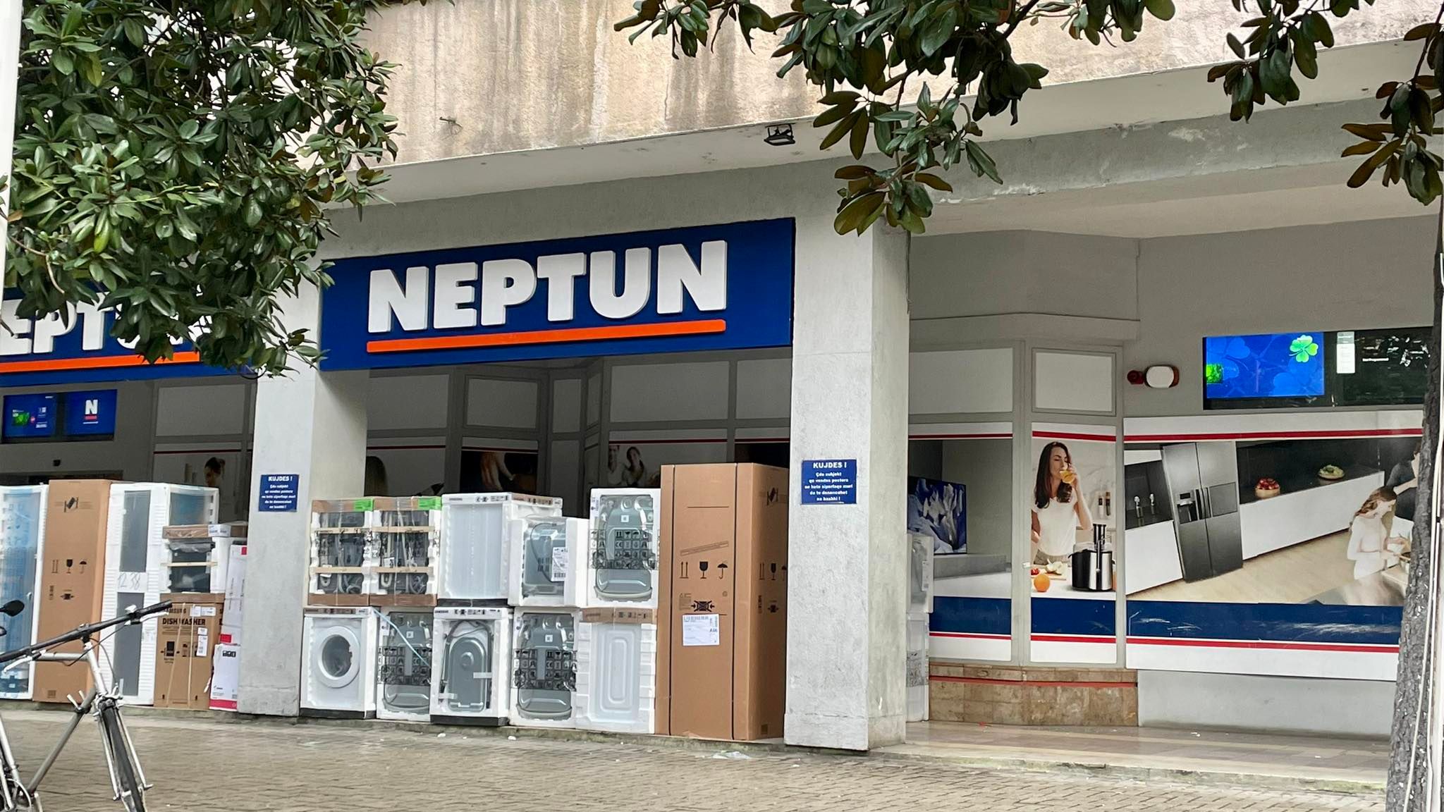 Neptun Kollonat - Tiranë