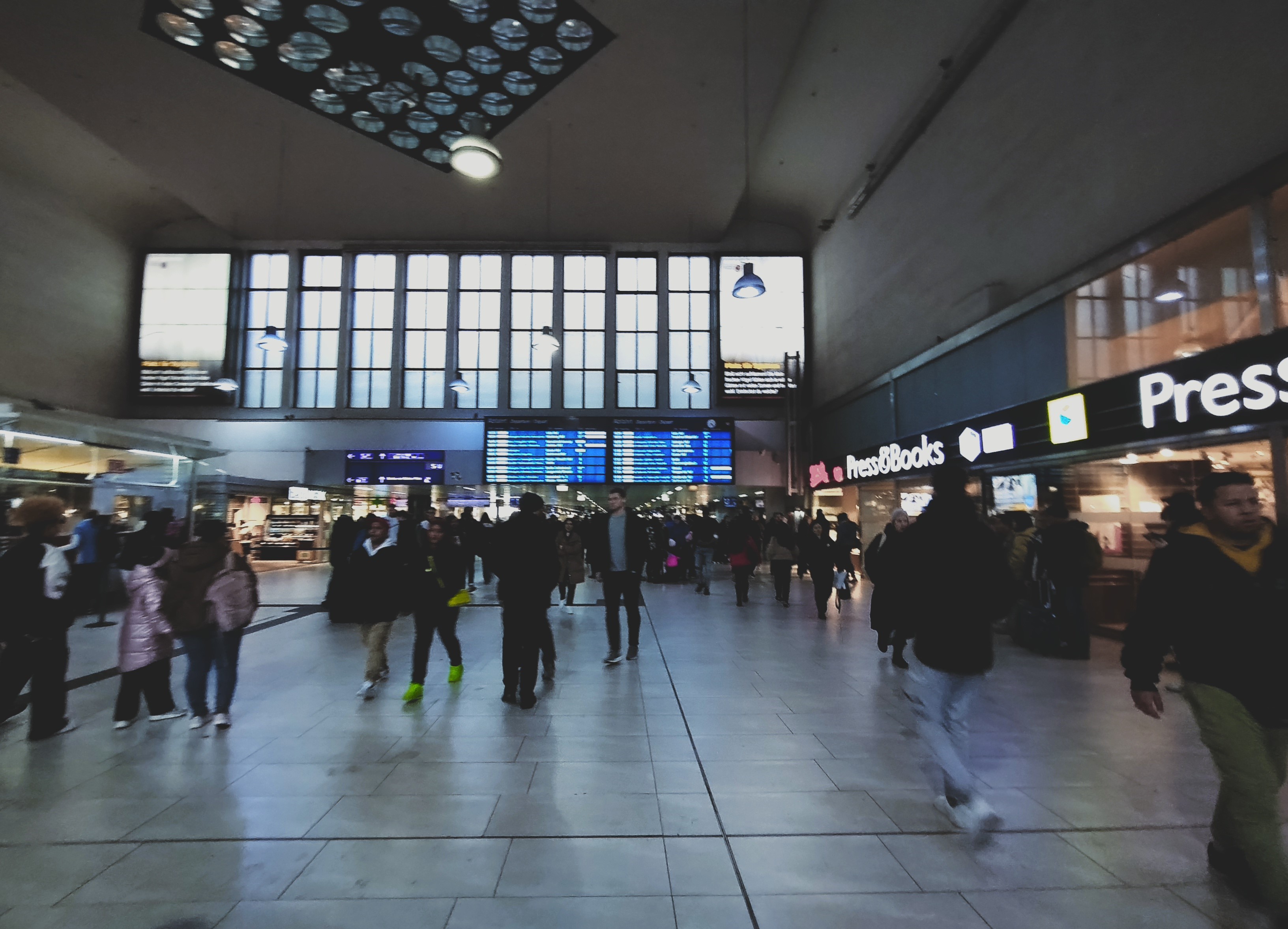 Düsseldorf Central Station - Düsseldorf