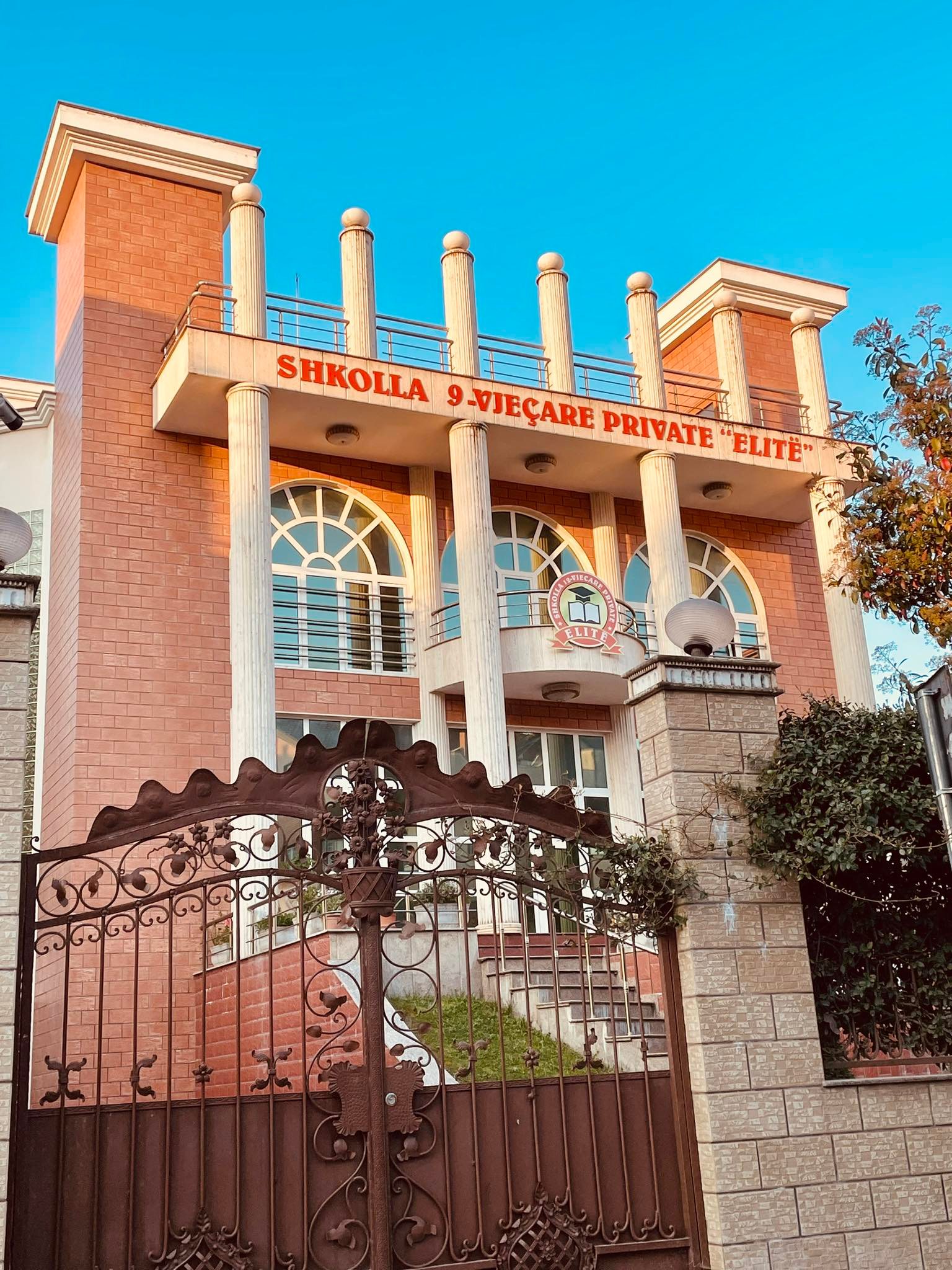 Shkolla 12-vjeçare Private "Elitë" - Tiranë