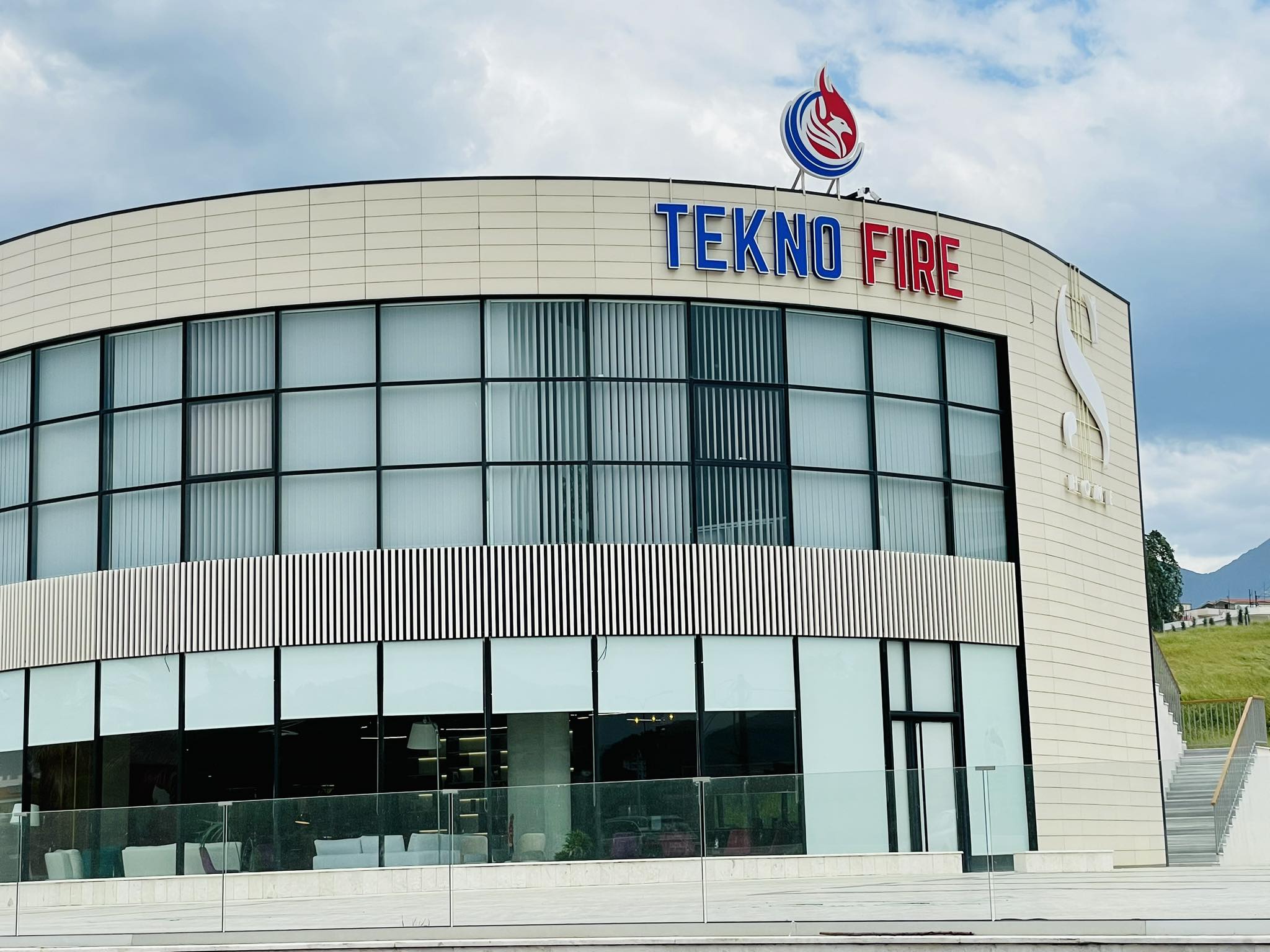 Tekno Fire - Tirana