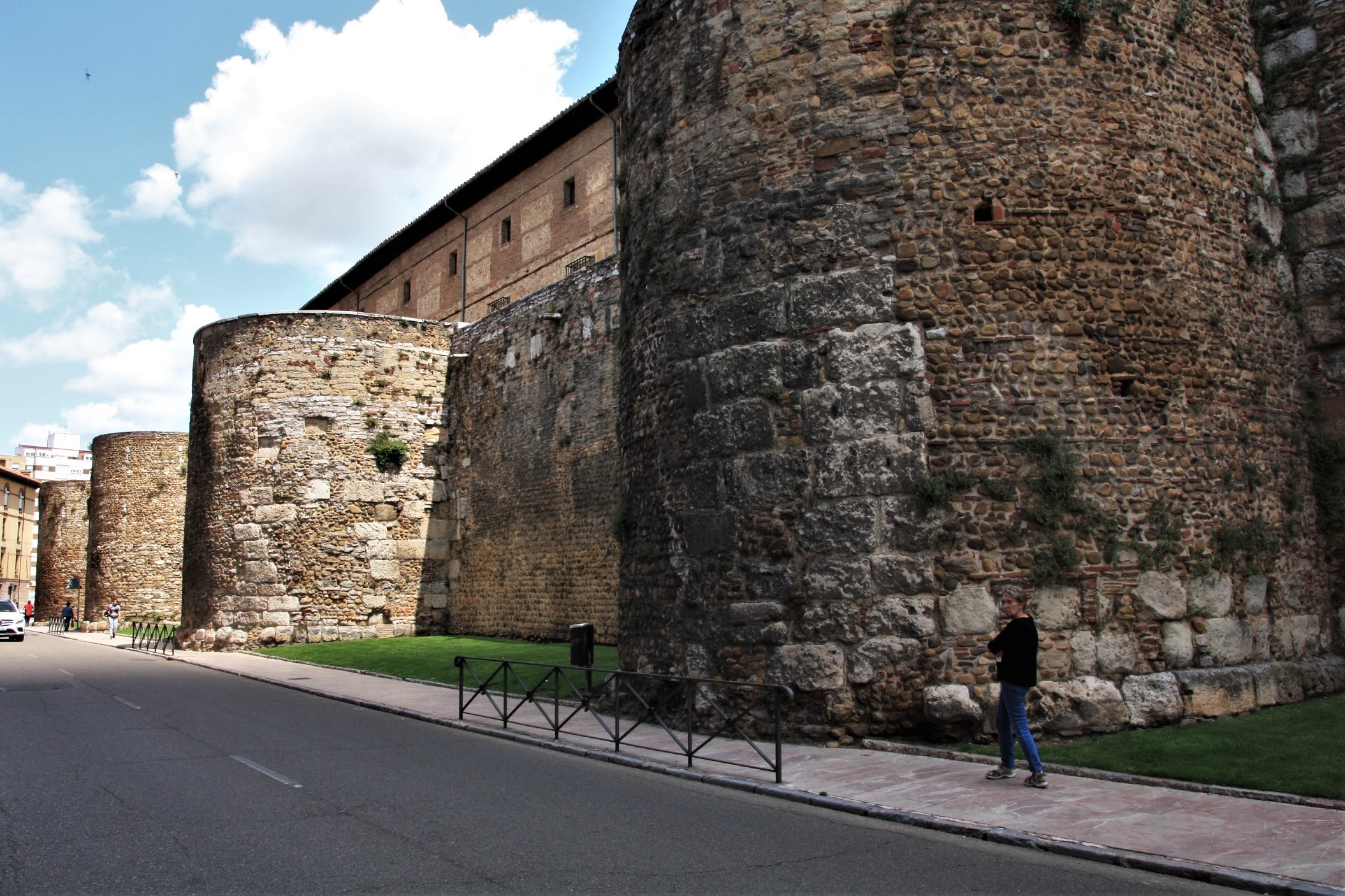 León