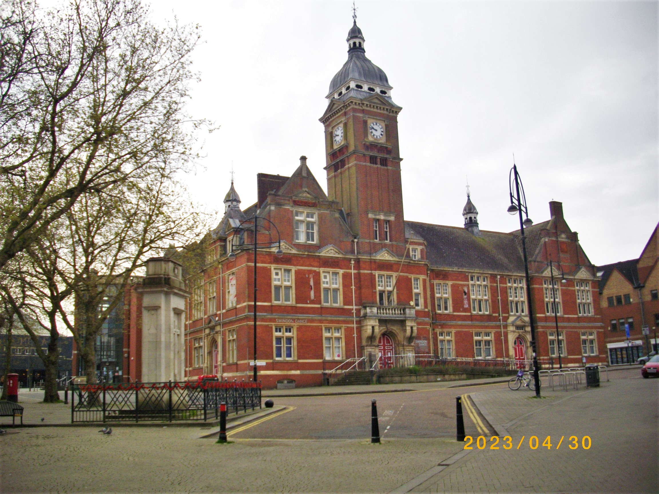 Swindon Town Hall / Swindon Dance - Swindon (English)