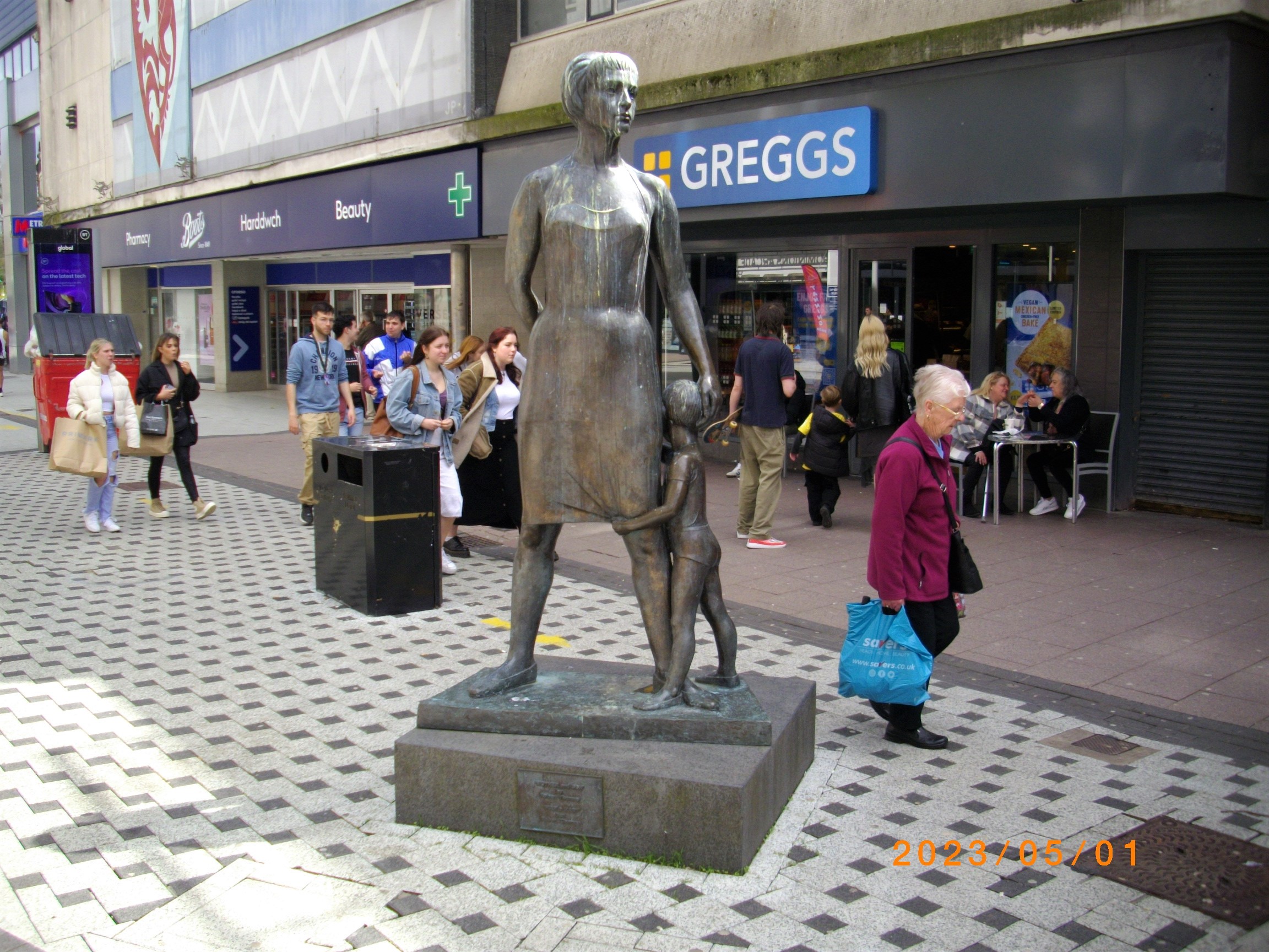 Mother and Son Sculpture by Robert Thomas - Cardiff