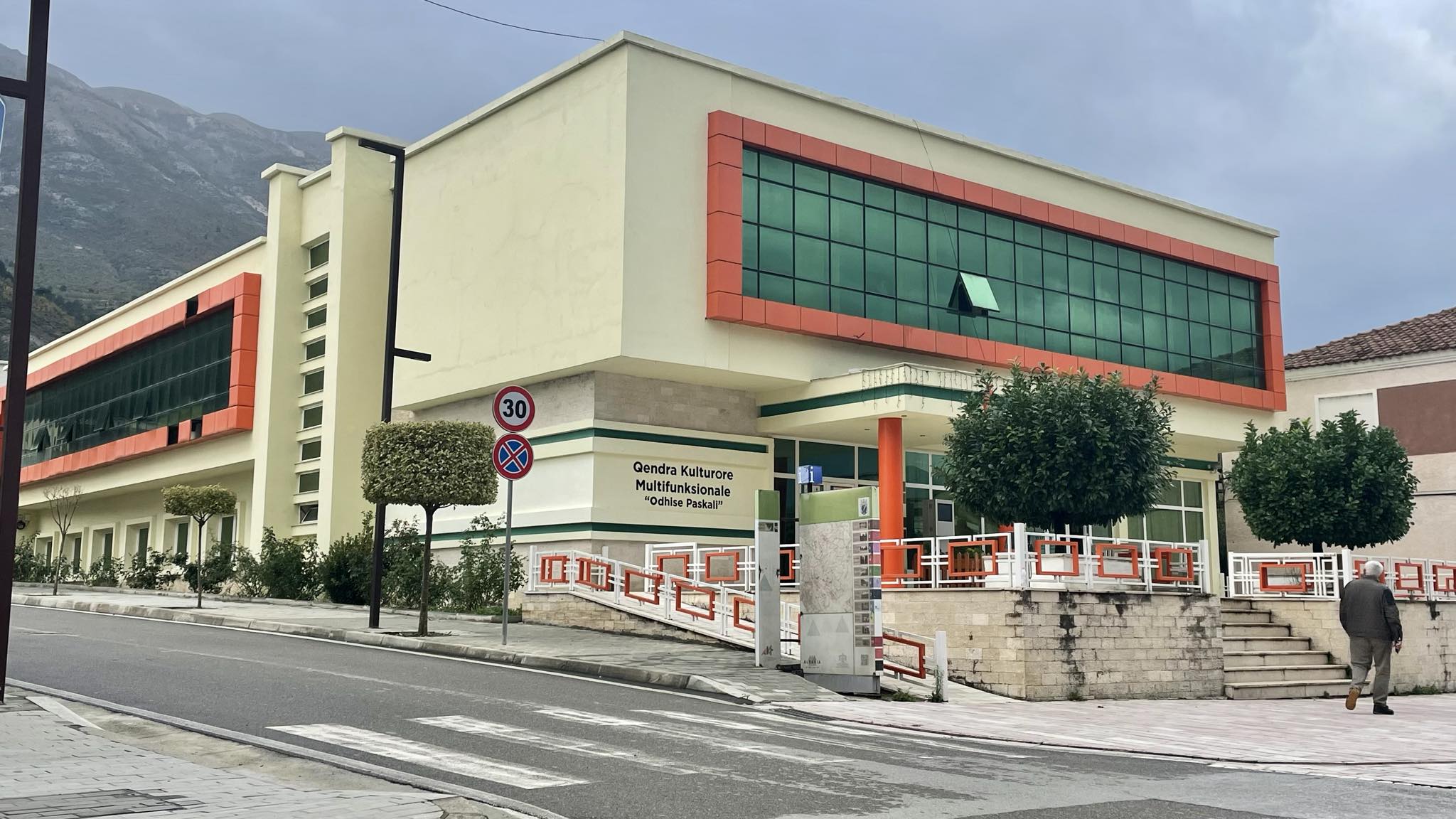 Qendra Kulturore Multifunksionale "Odhise Paskali" - Përmet