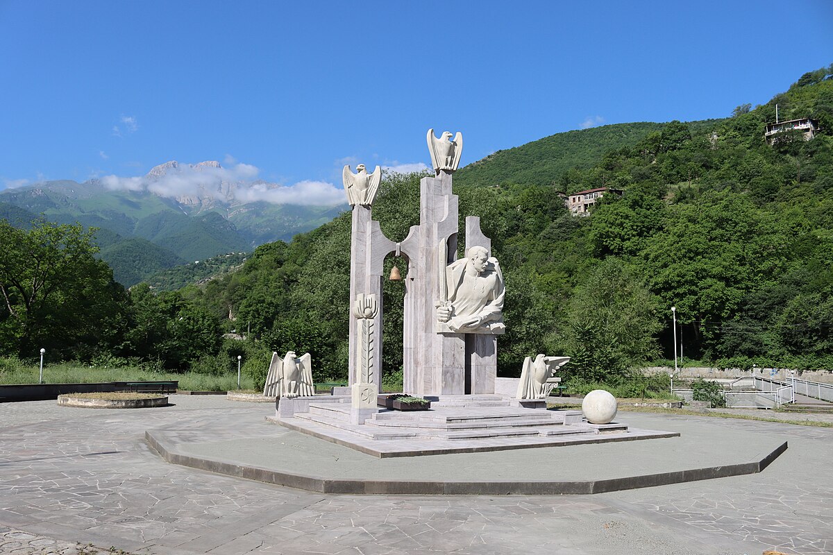 Garegin Nzhdeh statue - Kapan