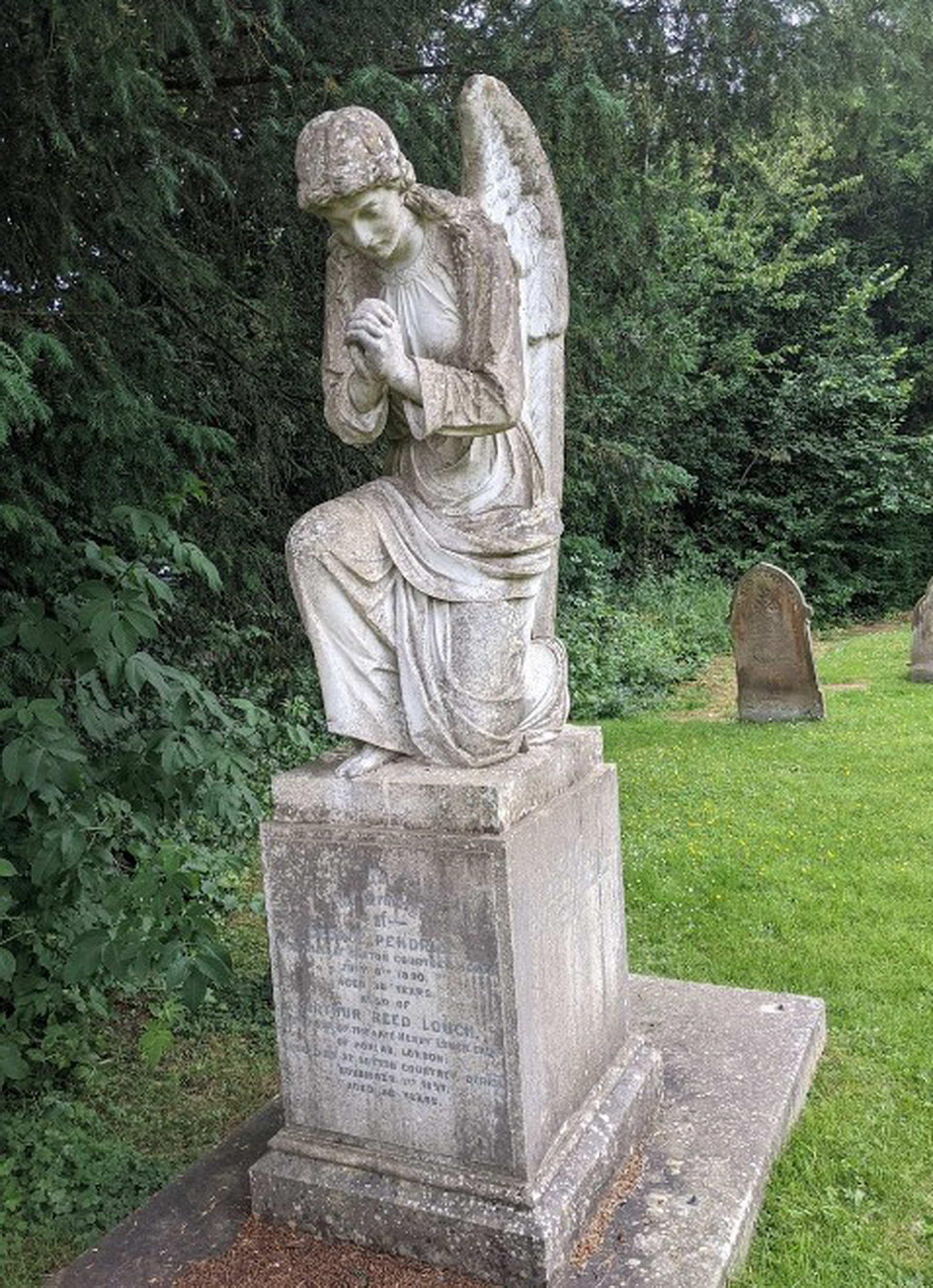Holy Trinity Churchyard - Cookham