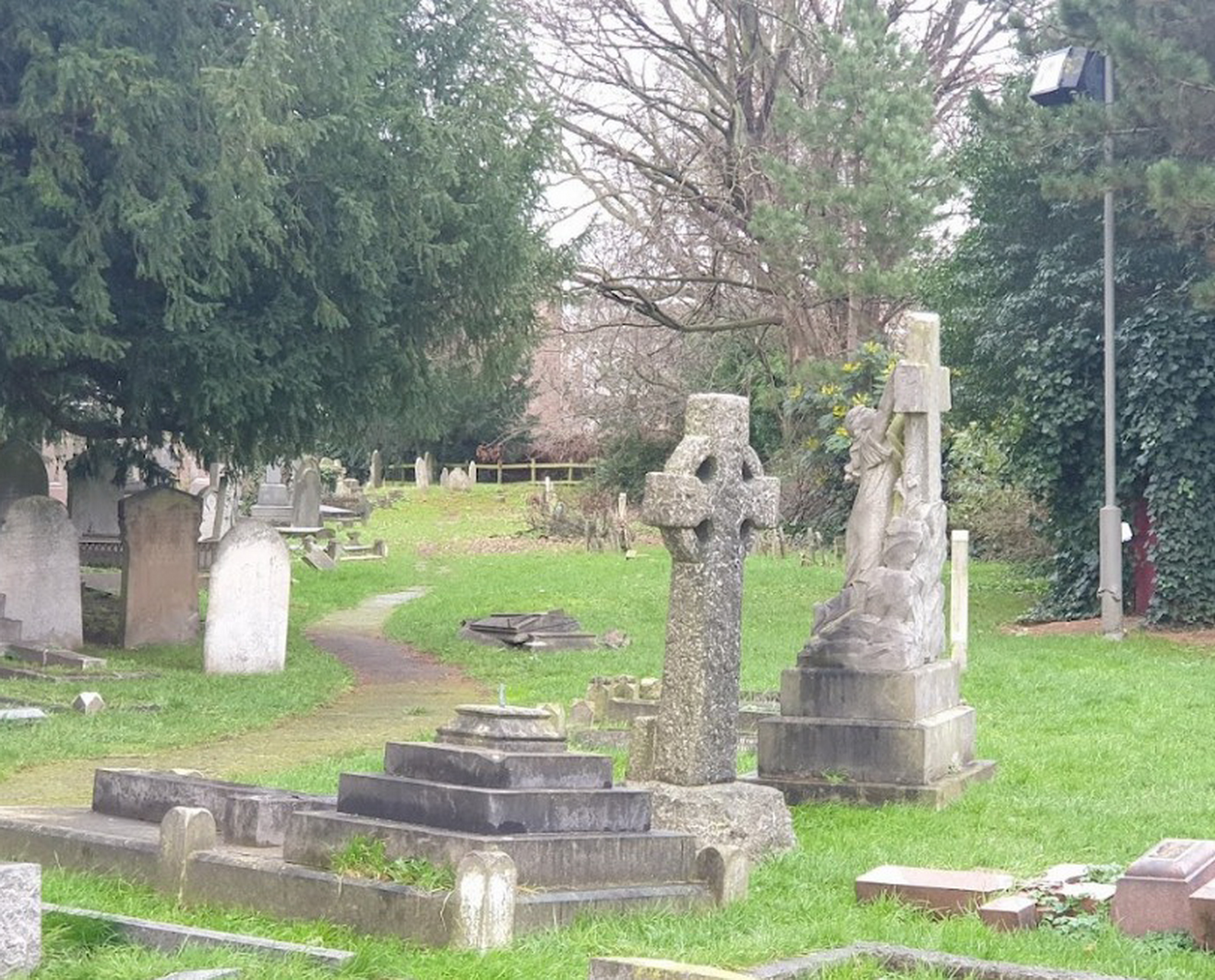 St Nicholas Churchyard - London