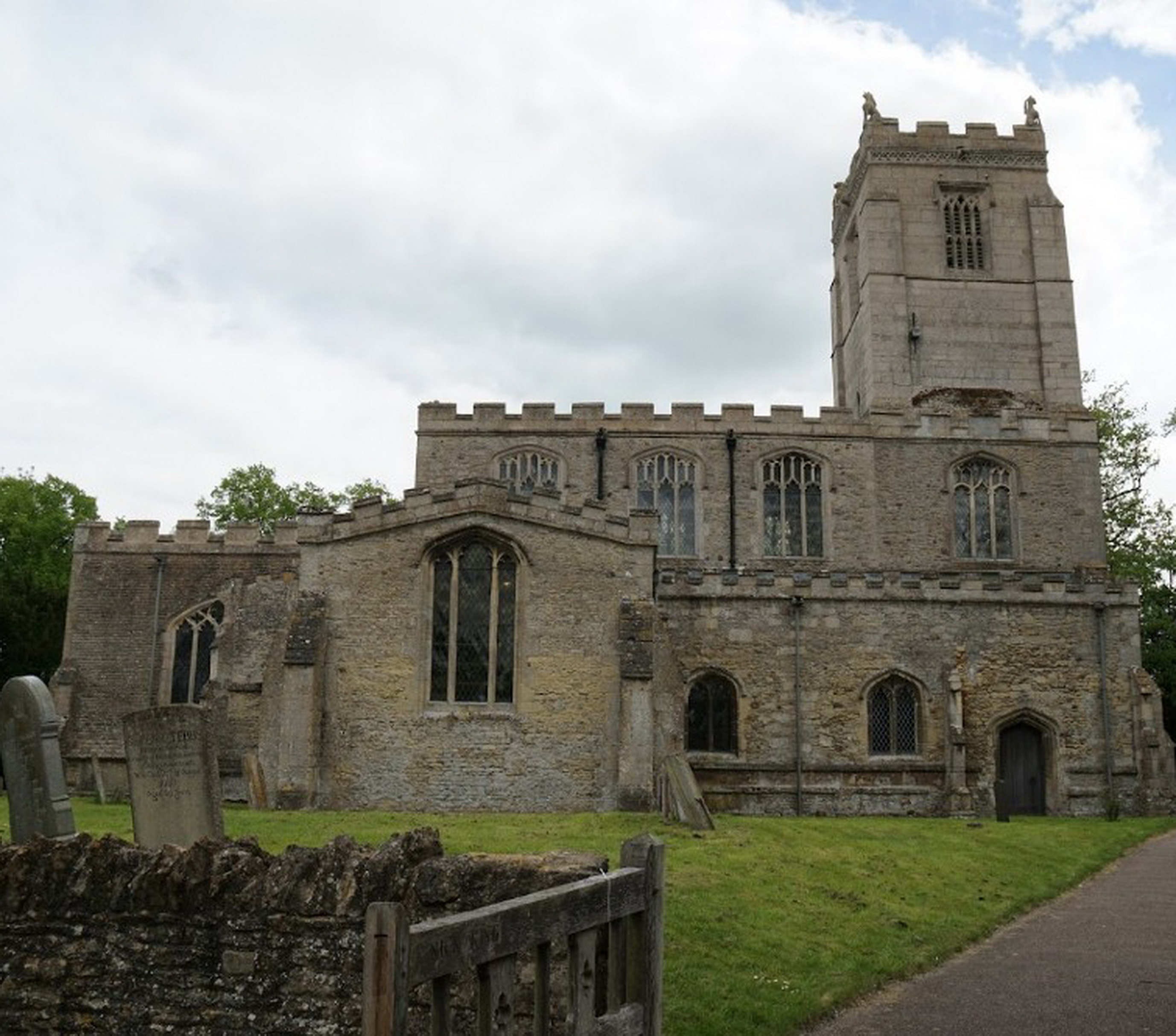 St Nicholas Churchyard - Glatton