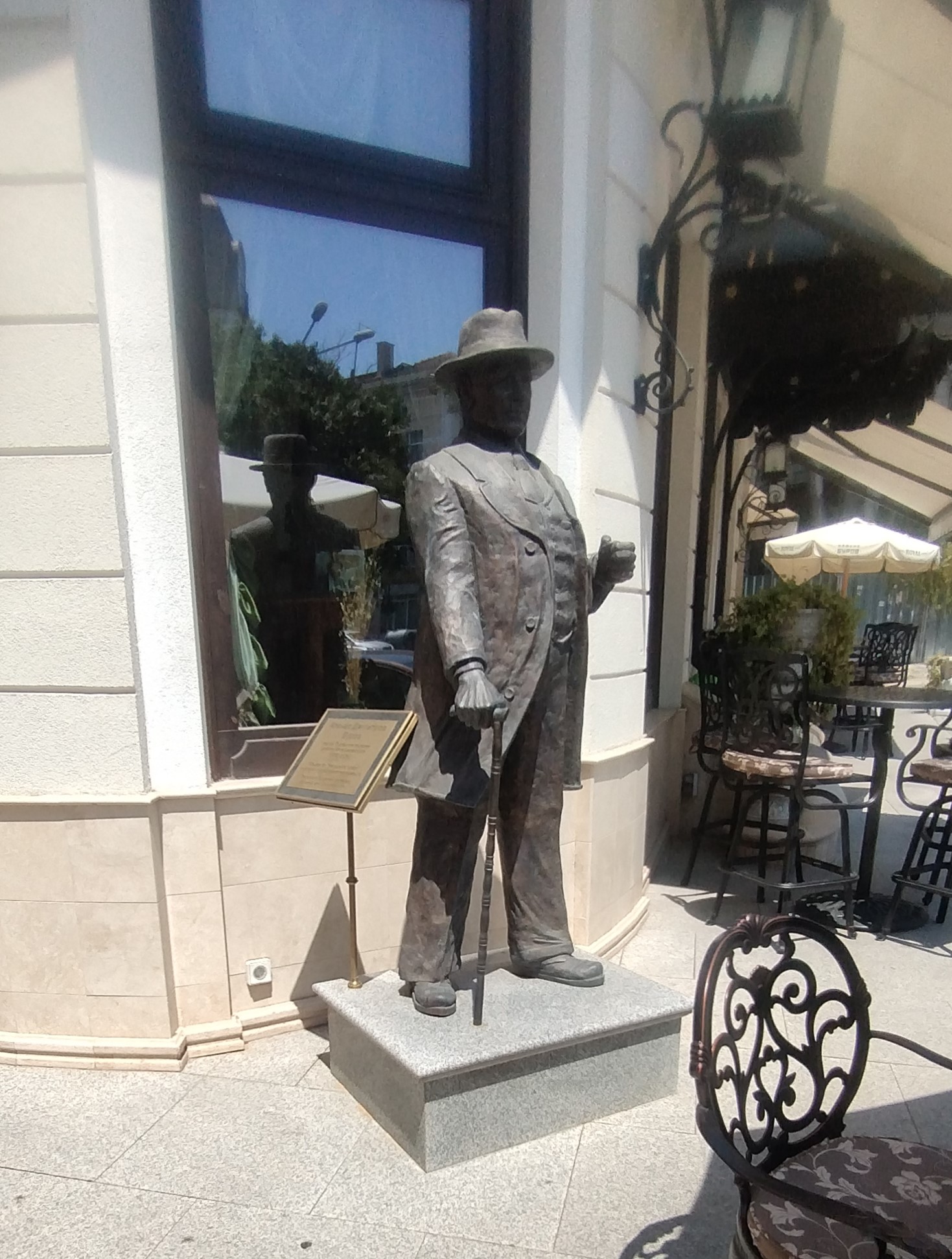 Estatua de Atanas Burov - Варна | monumento