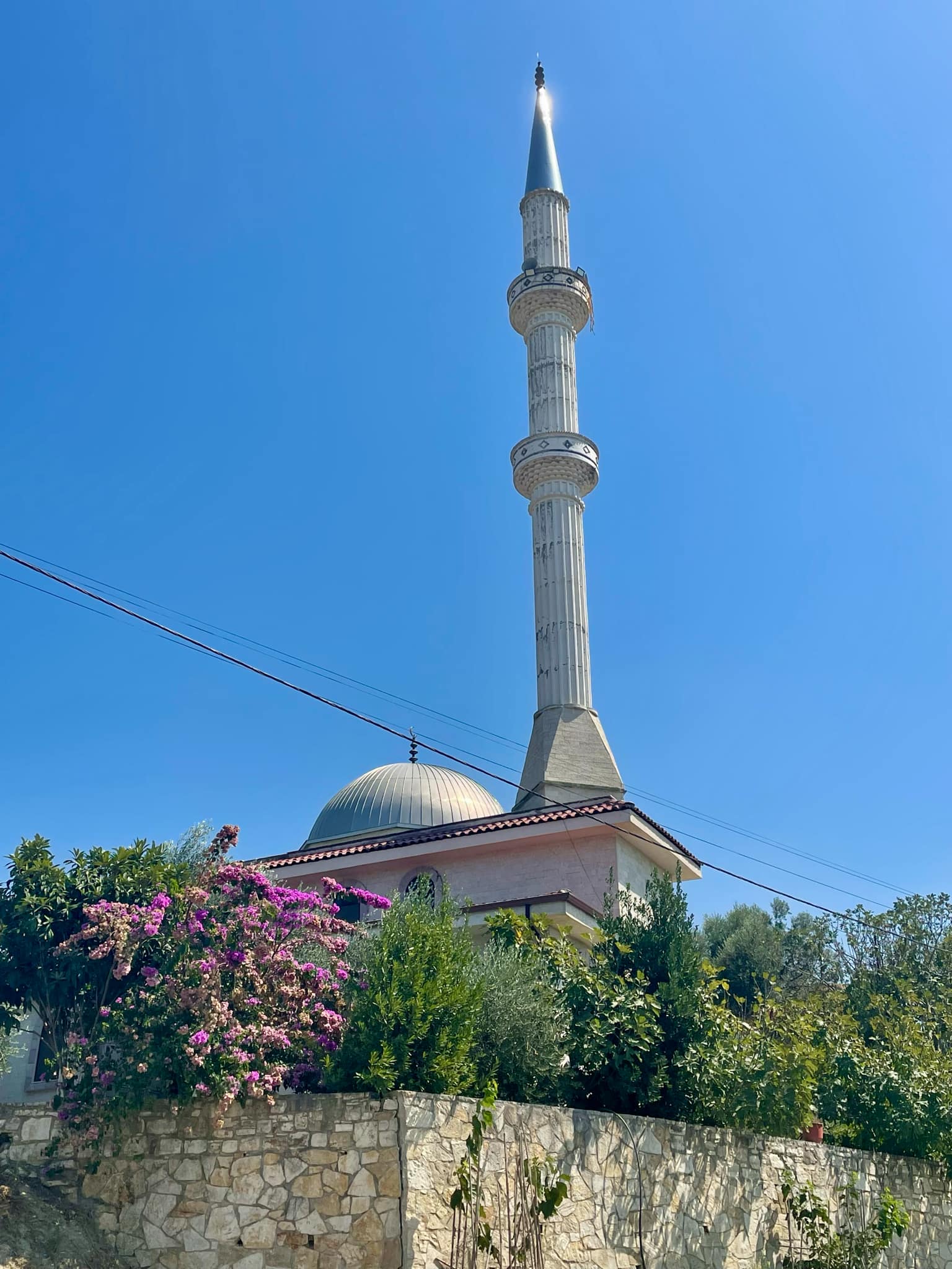 Xhamia "Hafiz Ali Korça", Spille - Spille