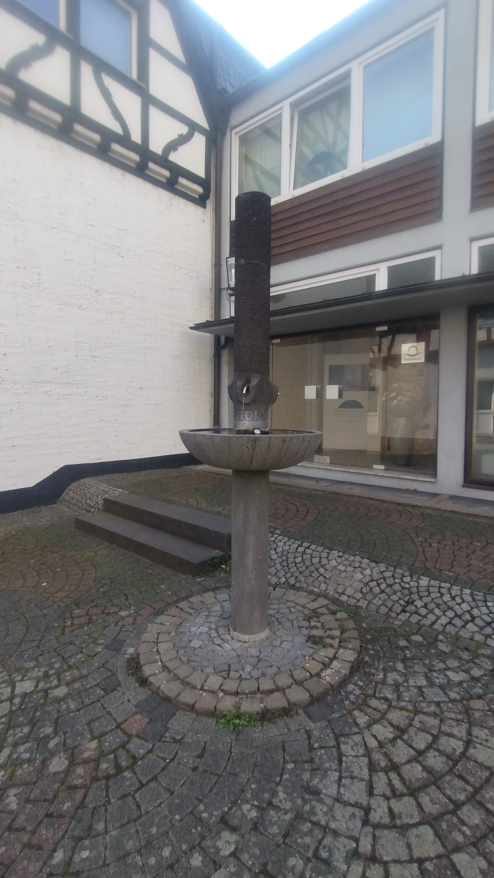 Brunnen - Linz am Rhein