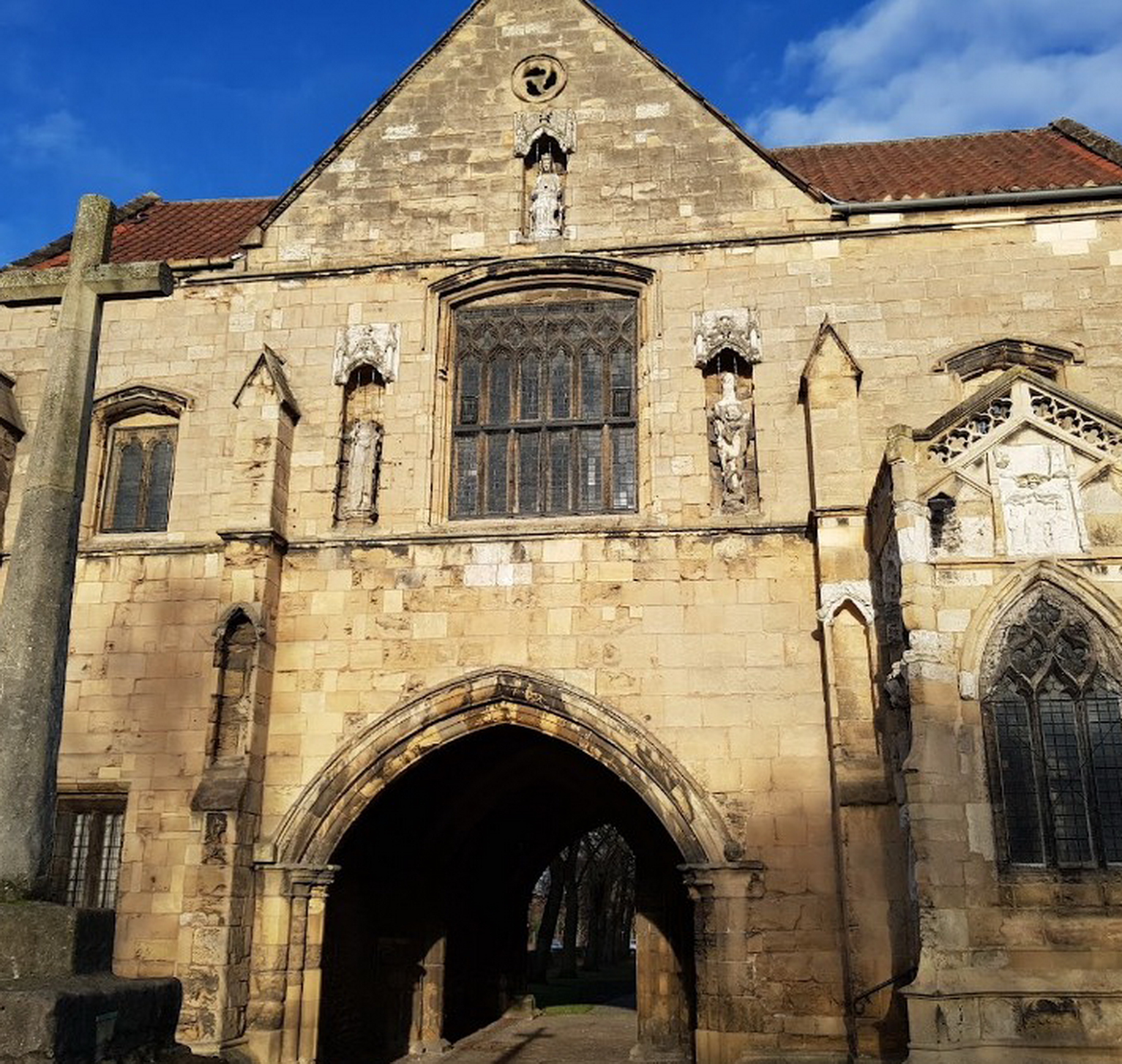 Worksop Priory Churchyard - Worksop