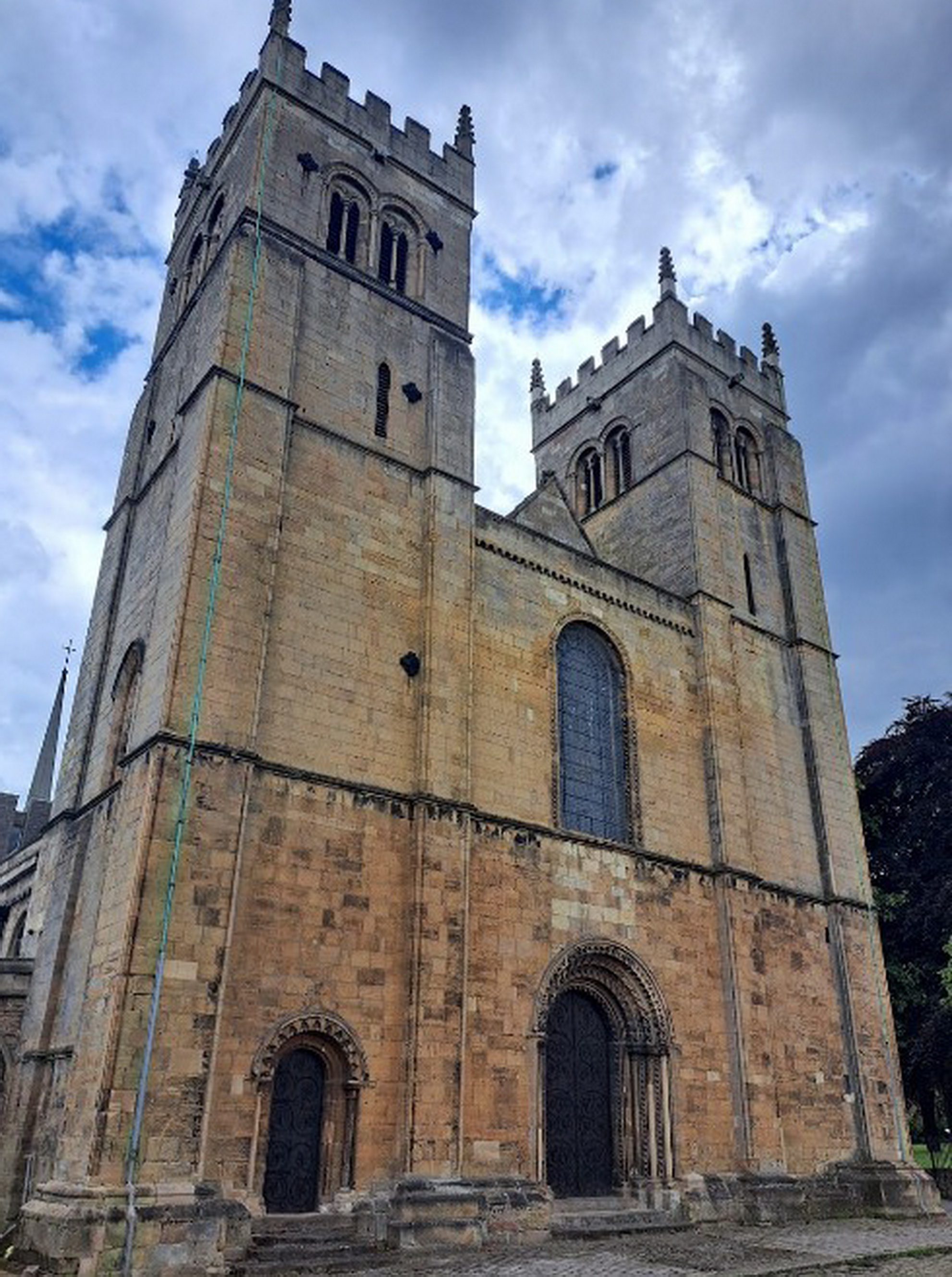 Worksop Priory Churchyard - Worksop