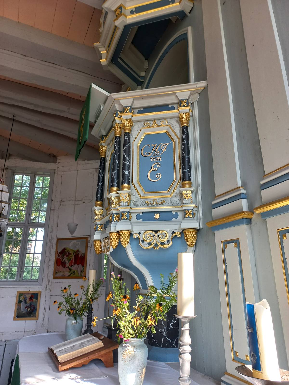 Altar and pulpit - Luckow