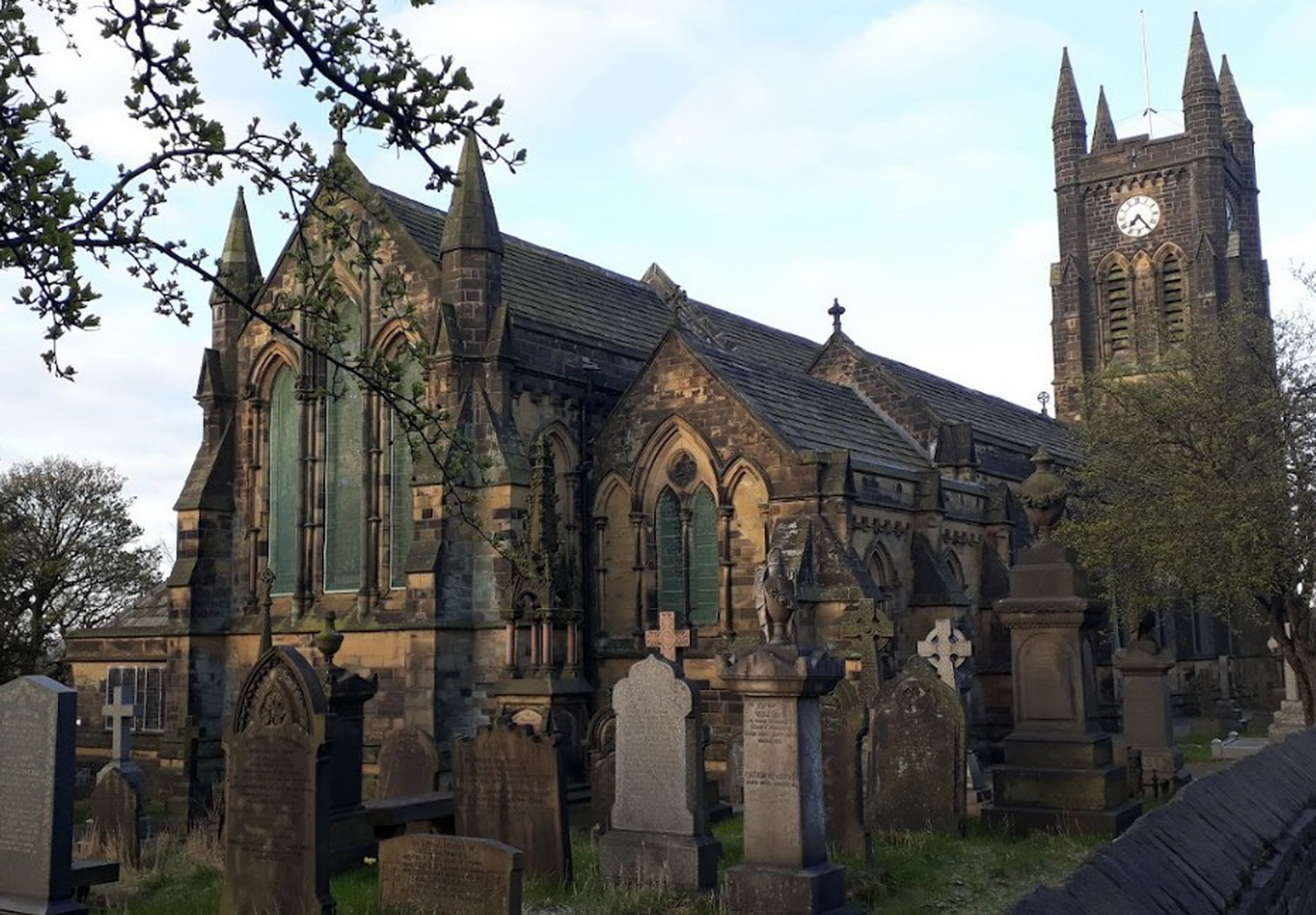 Holy Trinity Churchyard - Queensbury