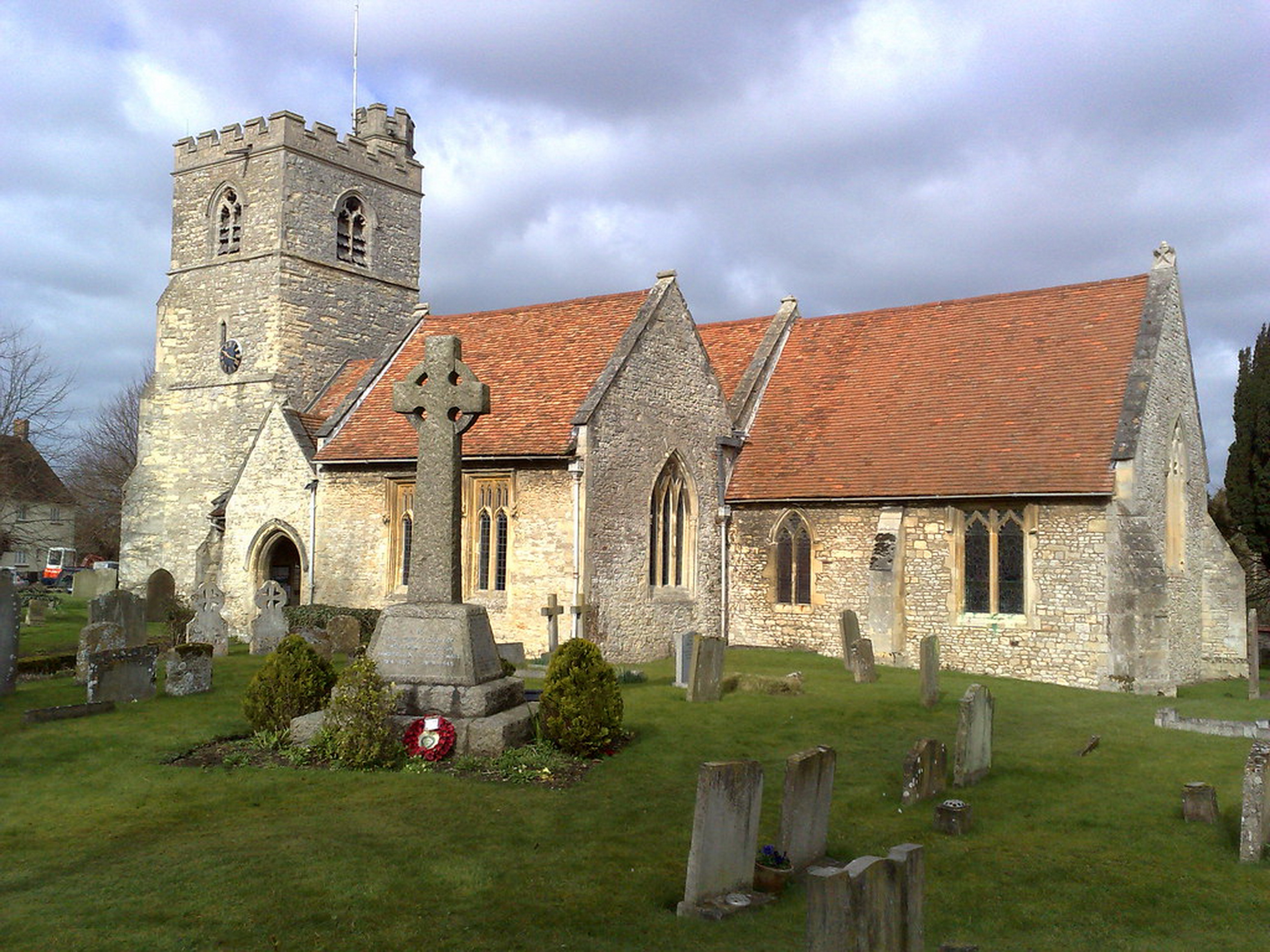 St Nicholas Churchyard - Cuddington