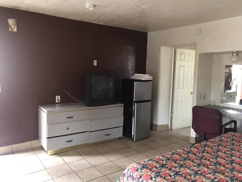 El Tejon Motel (closed) - West Sacramento, California