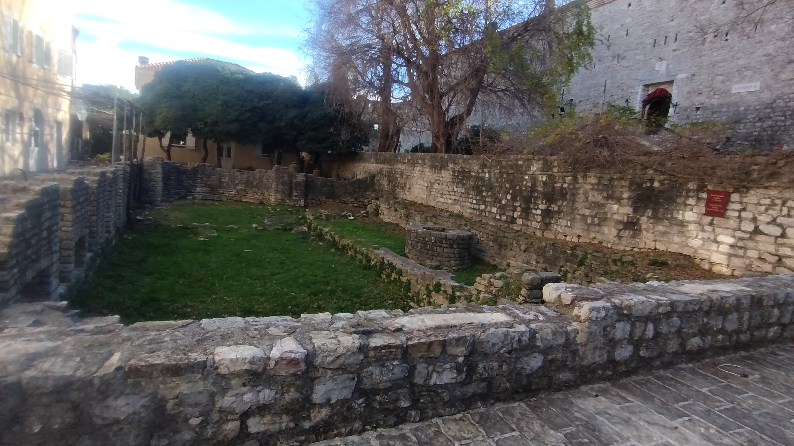 Rimske terme - Budva | archaeological site (en), Roman Empire (en ...