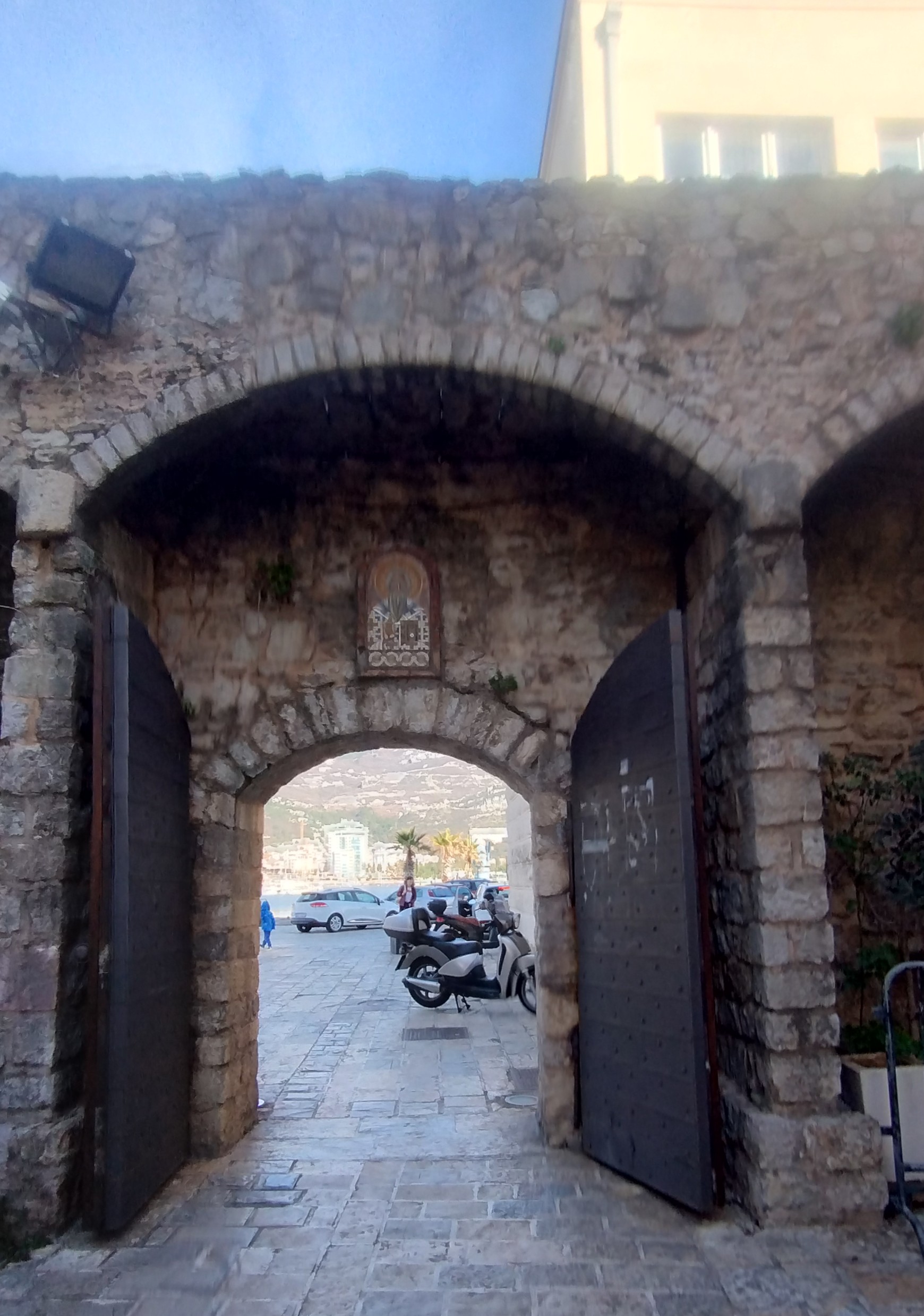 Pizanella Gate - Budva